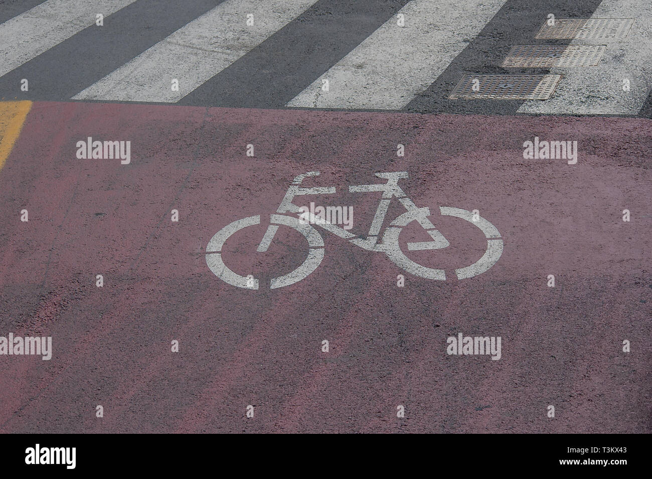 symbol on the bike path Stock Photo - Alamy