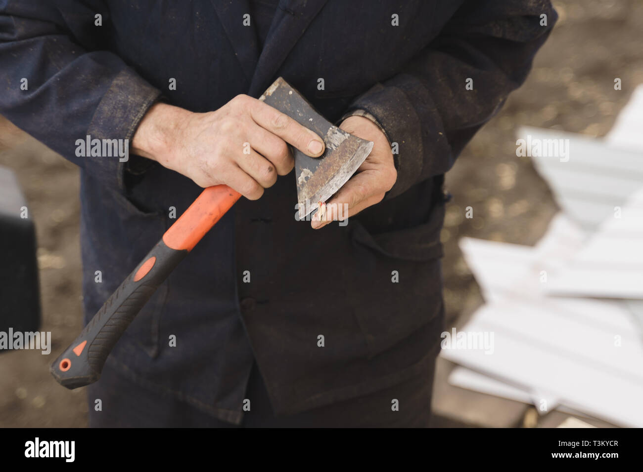 Man sharpening pencil hi-res stock photography and images - Alamy
