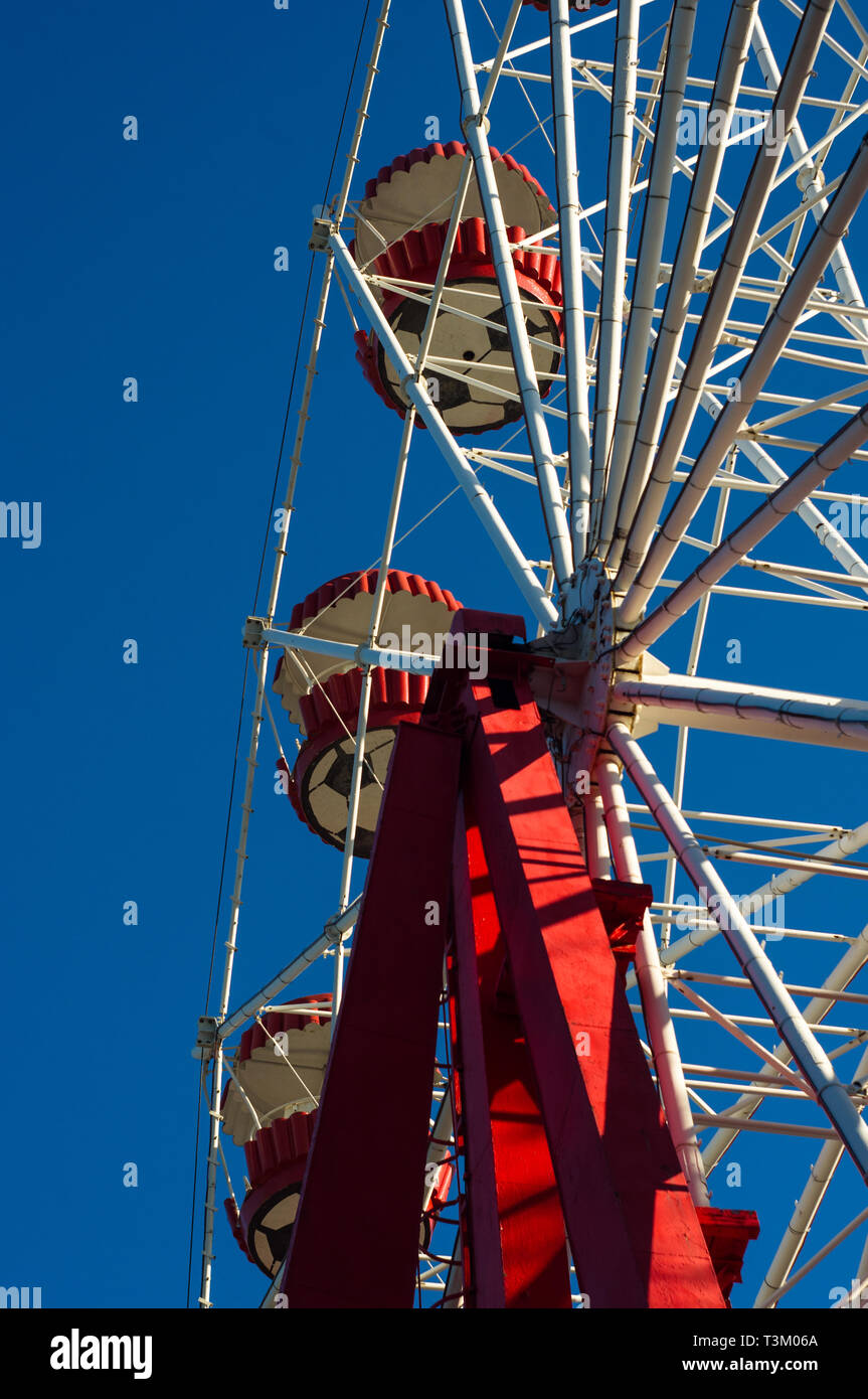 Attractions in spring city Park - Ferris Wheel Stock Photo - Alamy