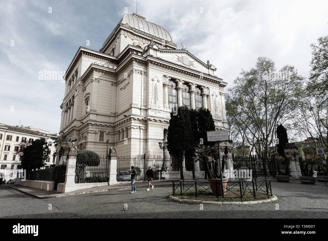 The synagogue tempio maggiore di roma hi-res stock photography and ...