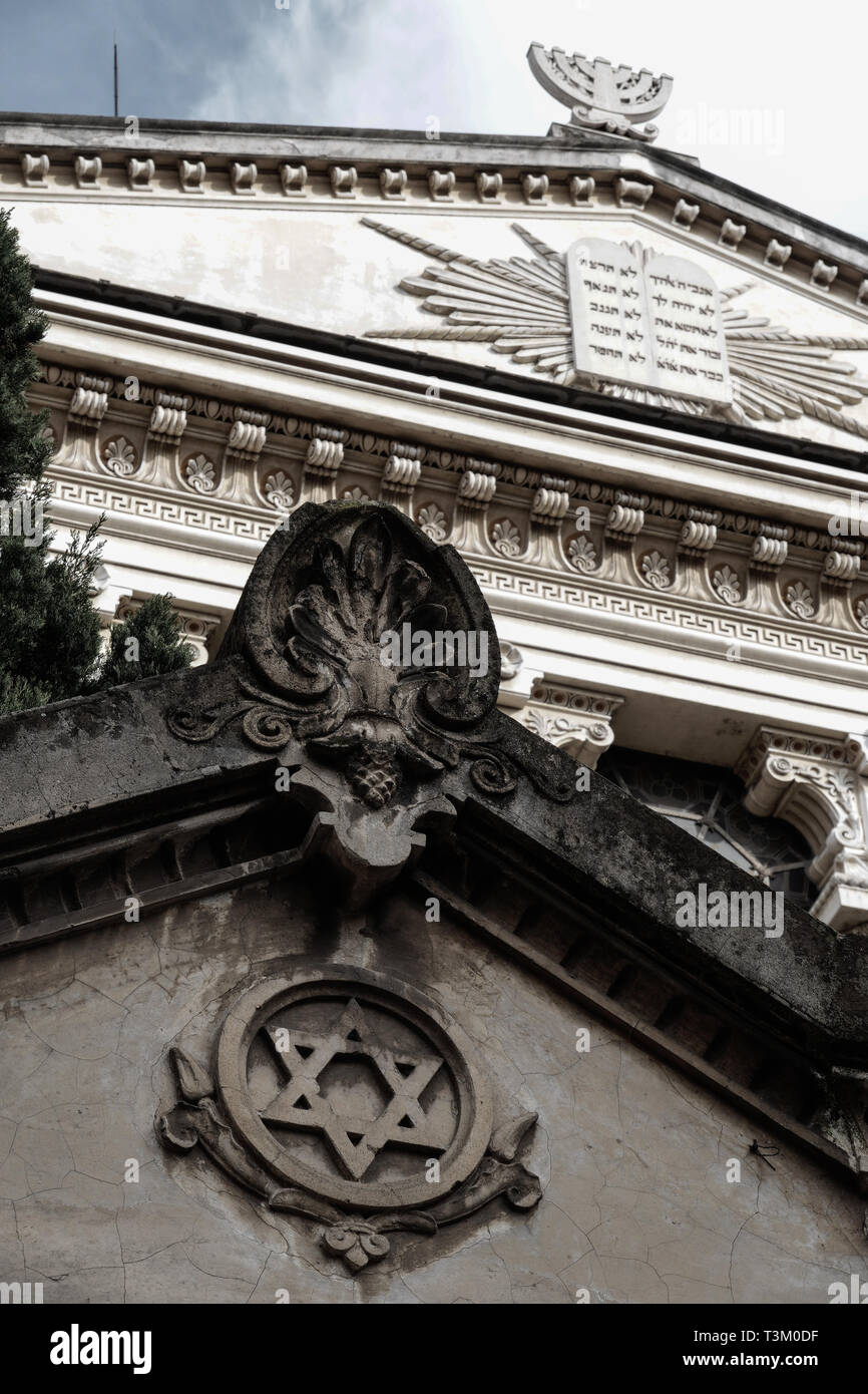 The synagogue tempio maggiore di roma hi-res stock photography and ...