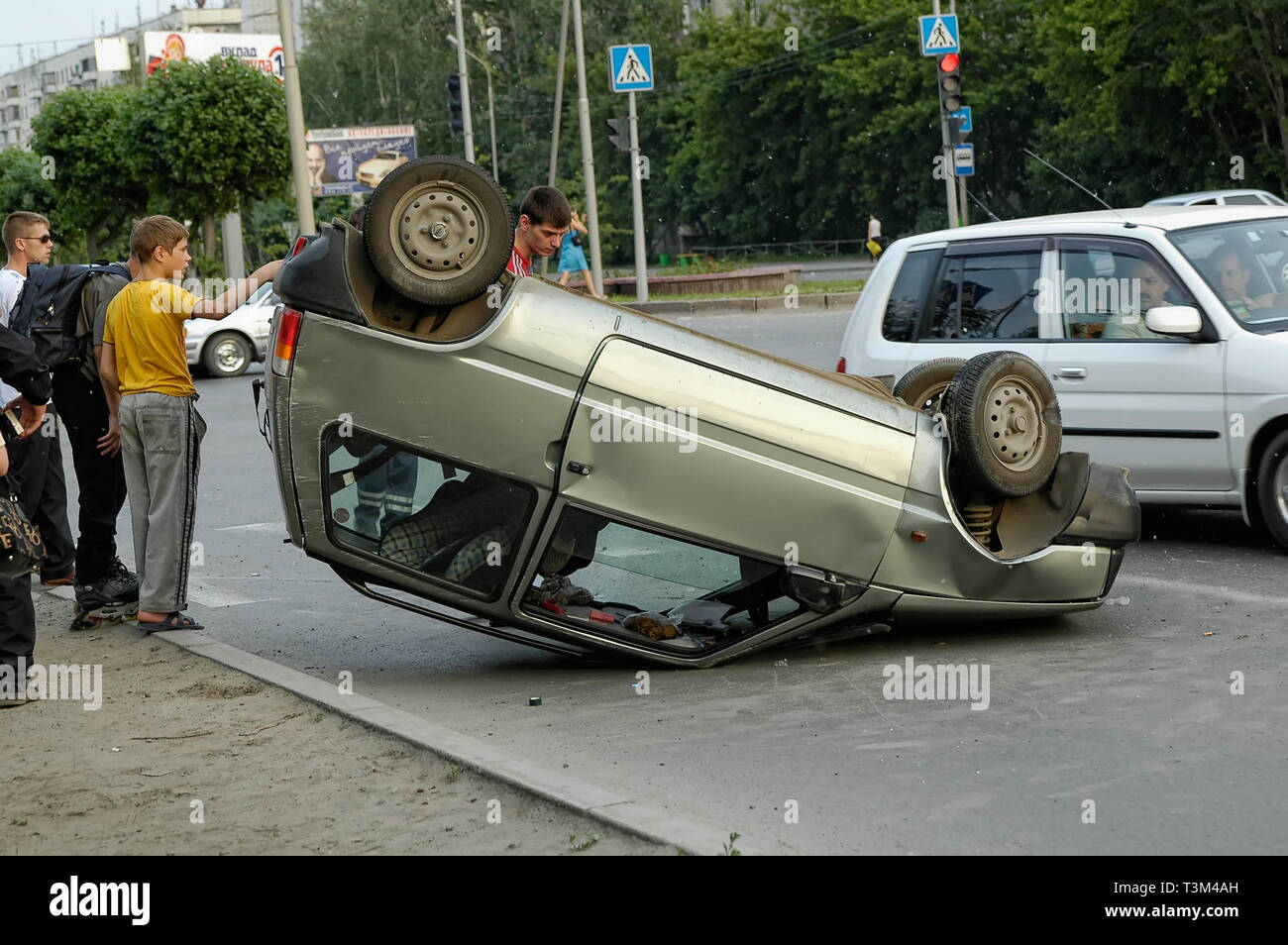 Car upside down collision hi-res stock photography and images - Alamy