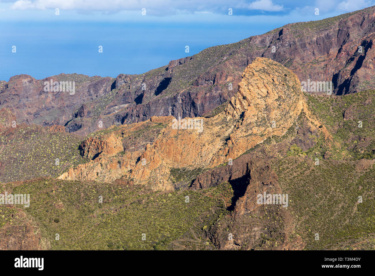 Coloured rock hi-res stock photography and images - Alamy