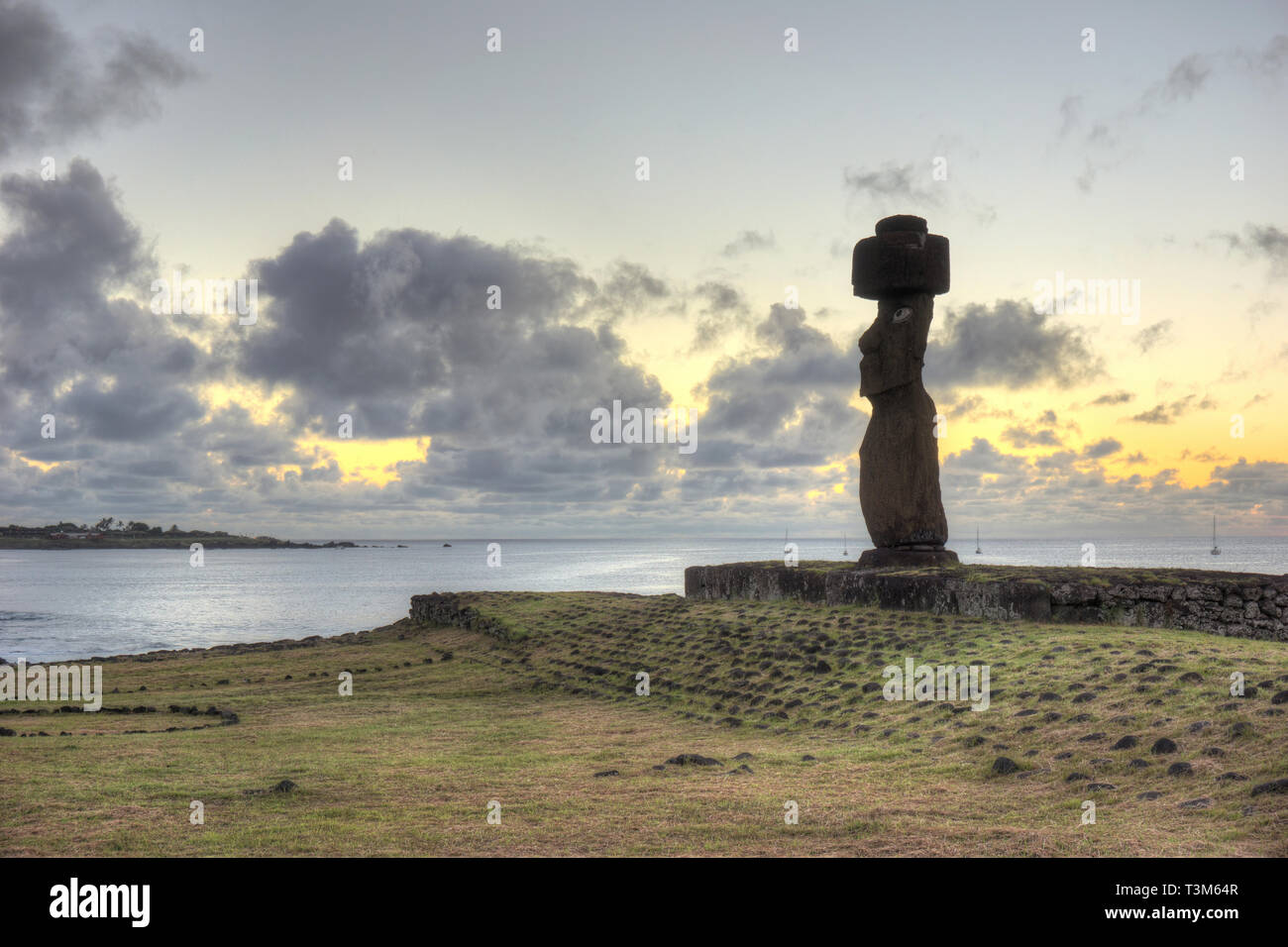 Easter island stone wall hi-res stock photography and images - Alamy