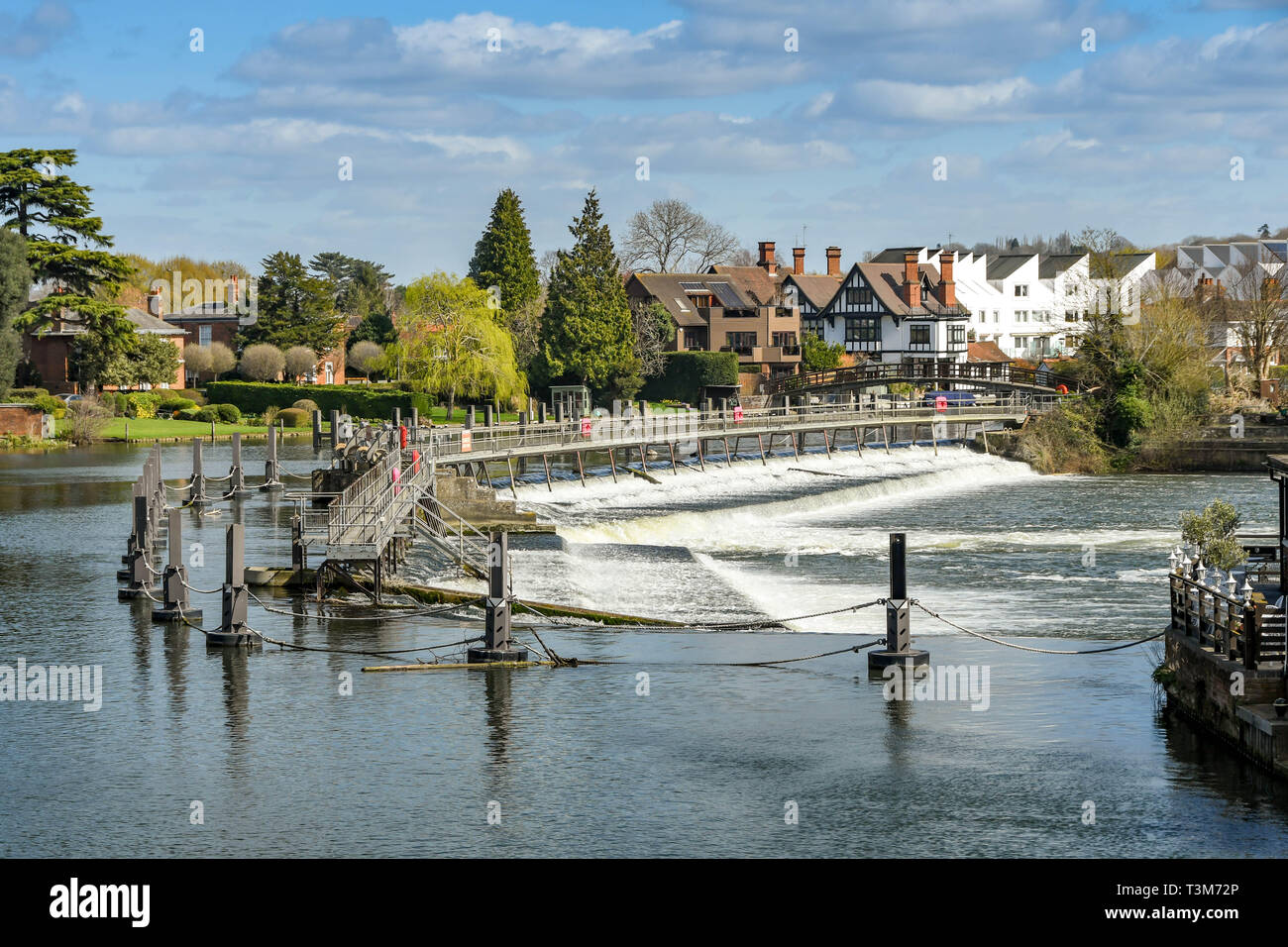 Weir barrier hi-res stock photography and images - Alamy