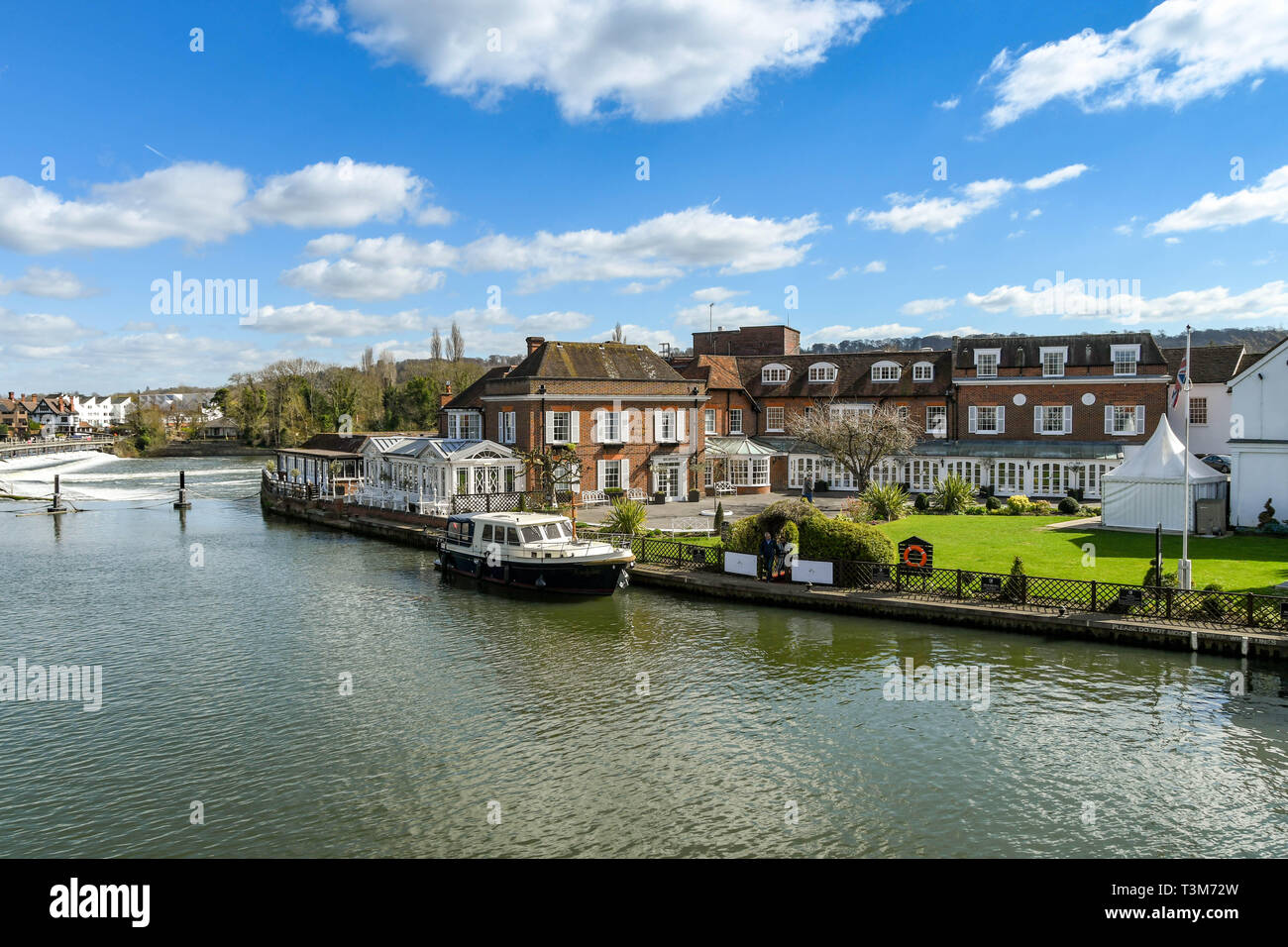 The compleat angler marlow hi-res stock photography and images - Alamy