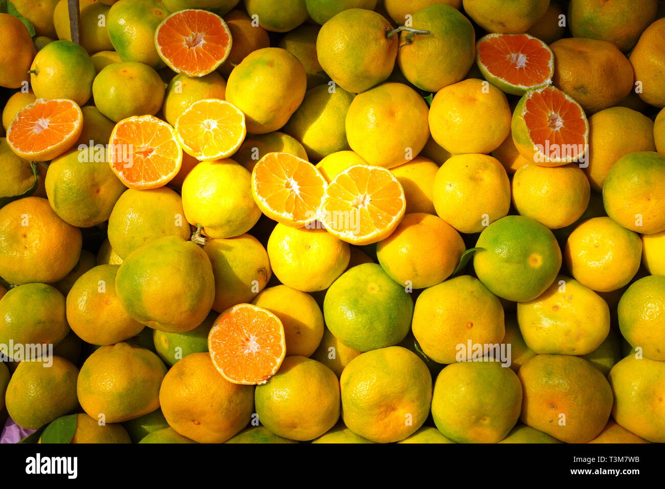 Heap of mandarins hi-res stock photography and images - Alamy
