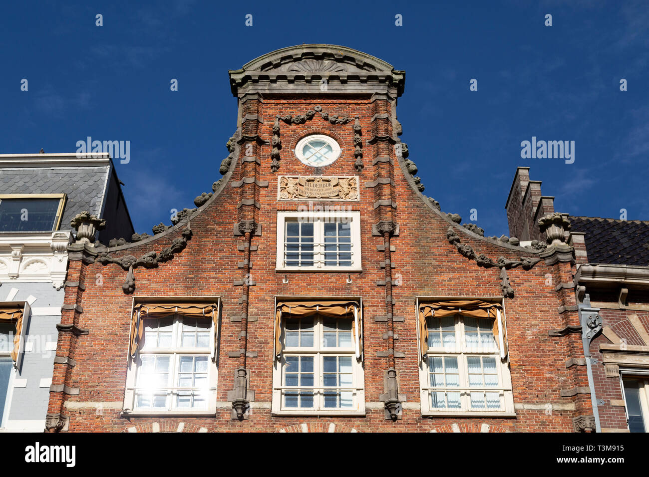 Brick building gable end hi-res stock photography and images - Alamy