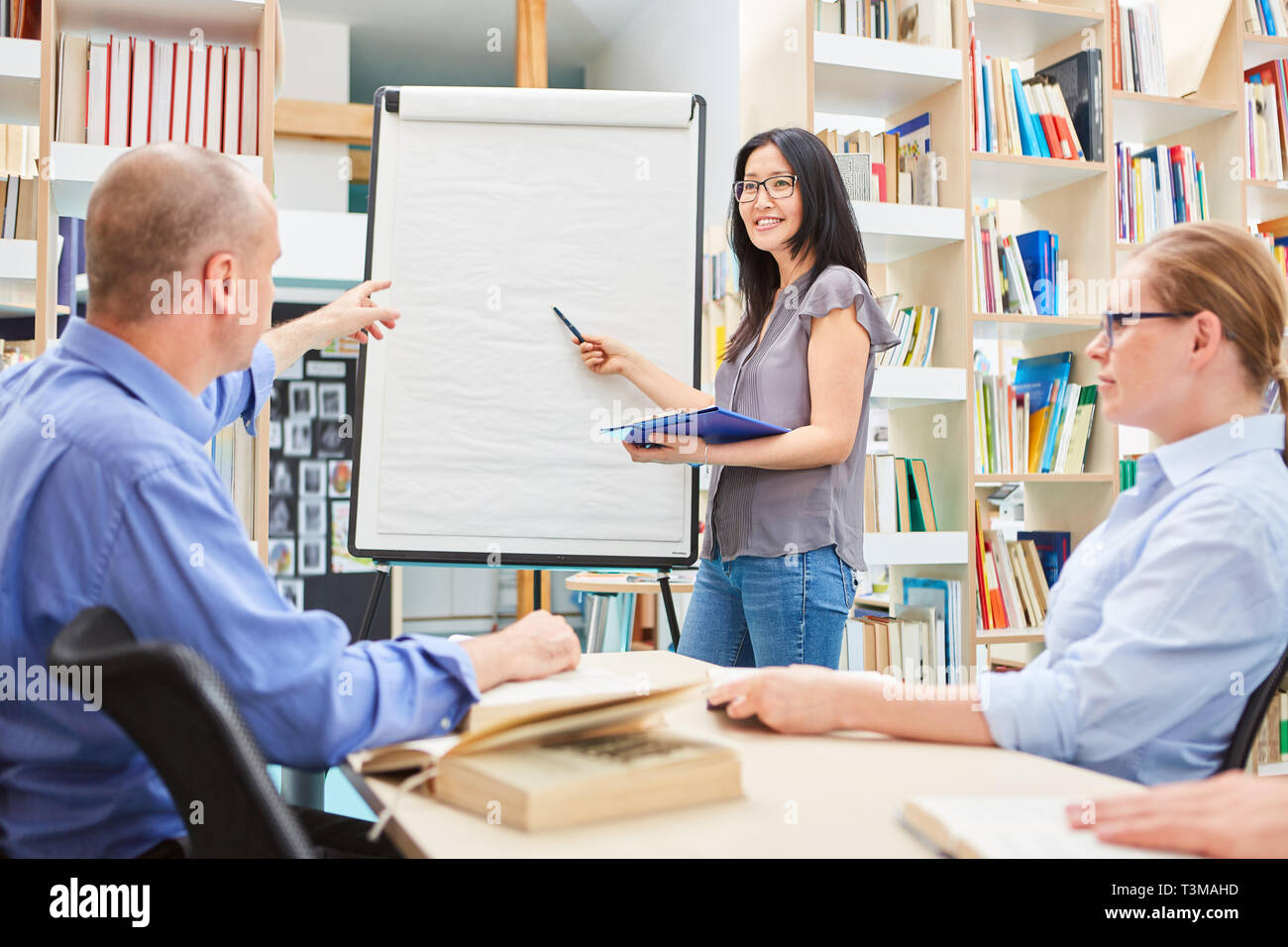 Class presentation seminar hi-res stock photography and images - Alamy