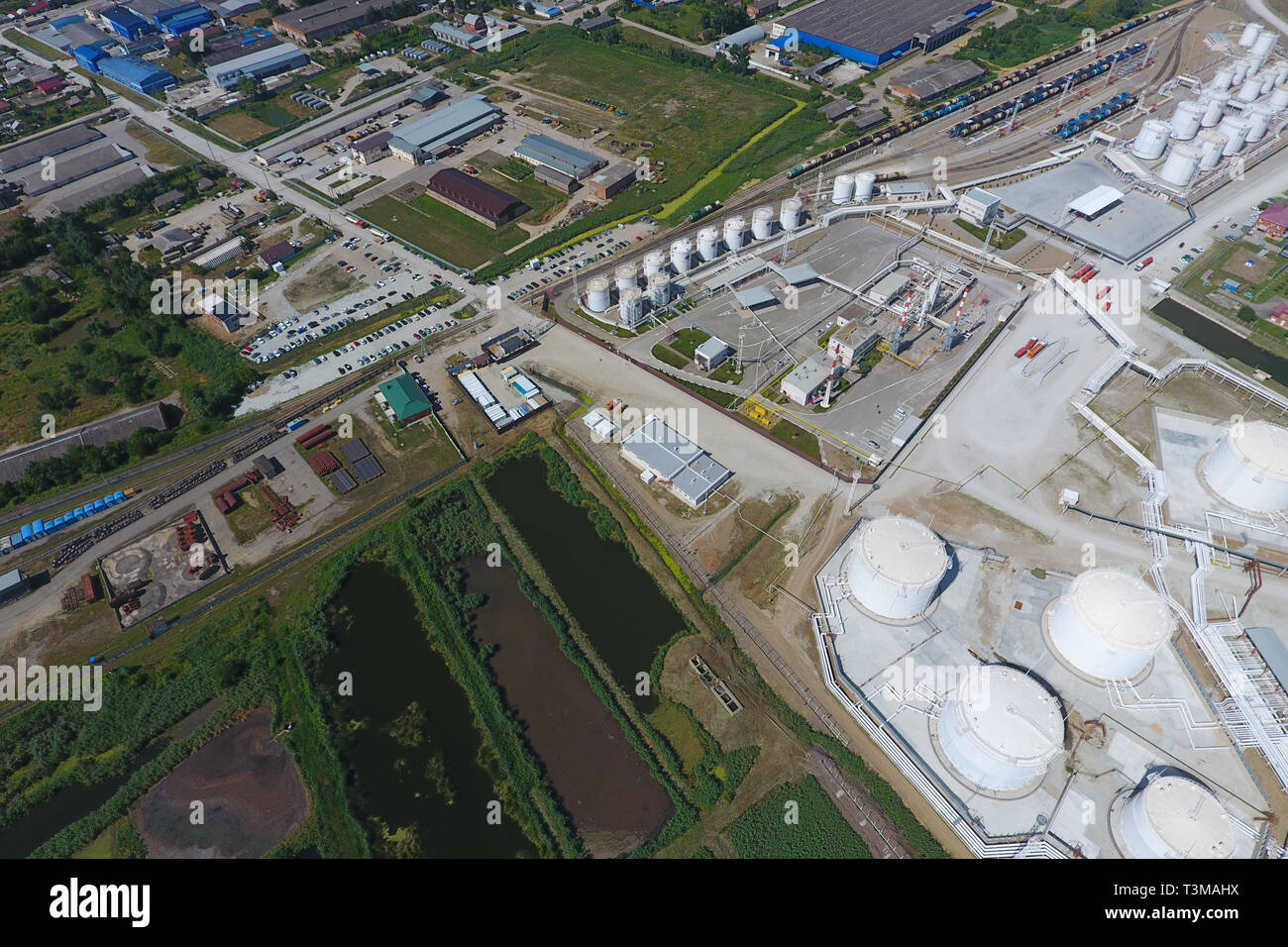 Oil refinery plant for primary and deep oil refining. Equipment and ...