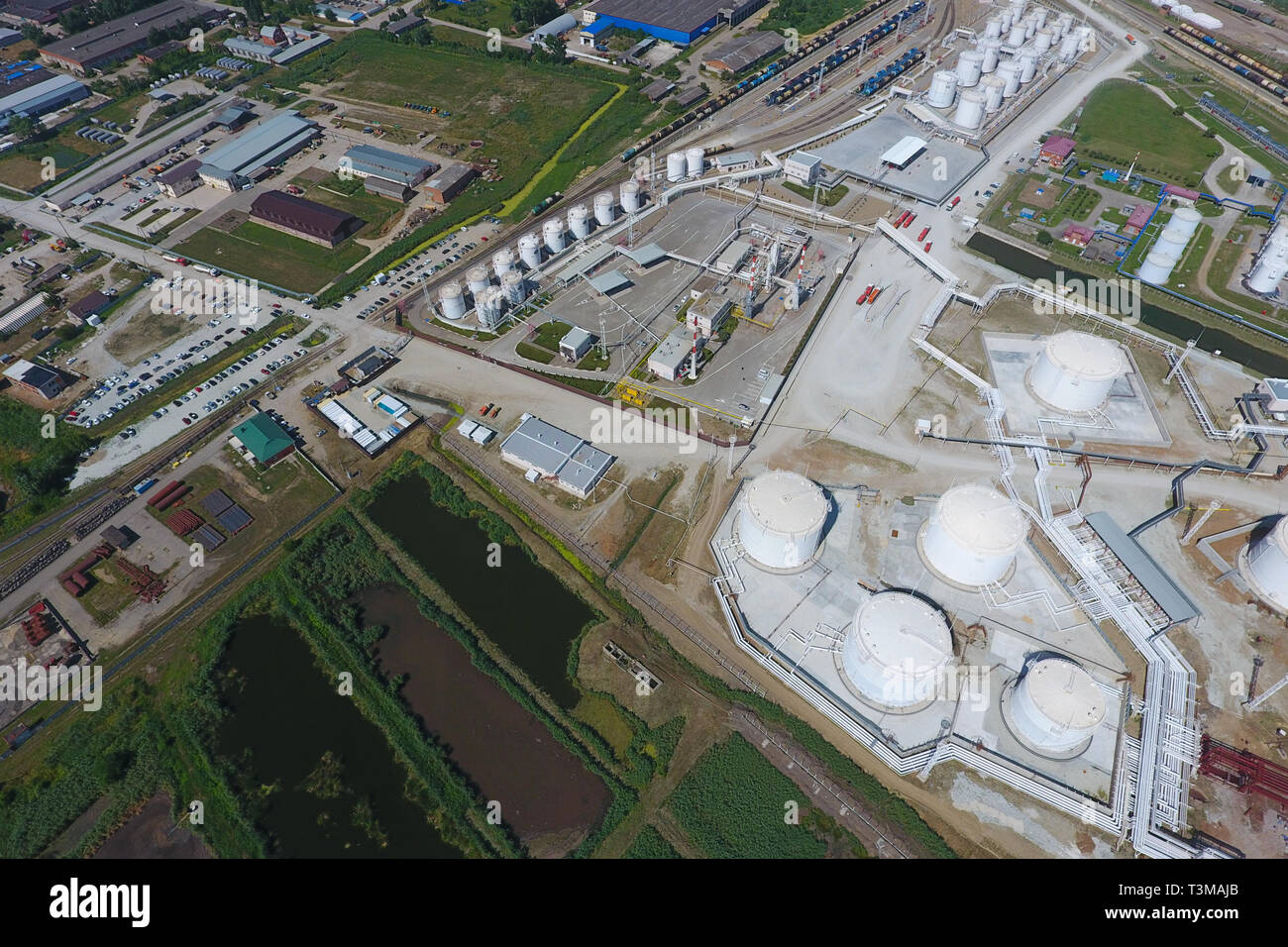 Oil refinery plant for primary and deep oil refining. Equipment and ...