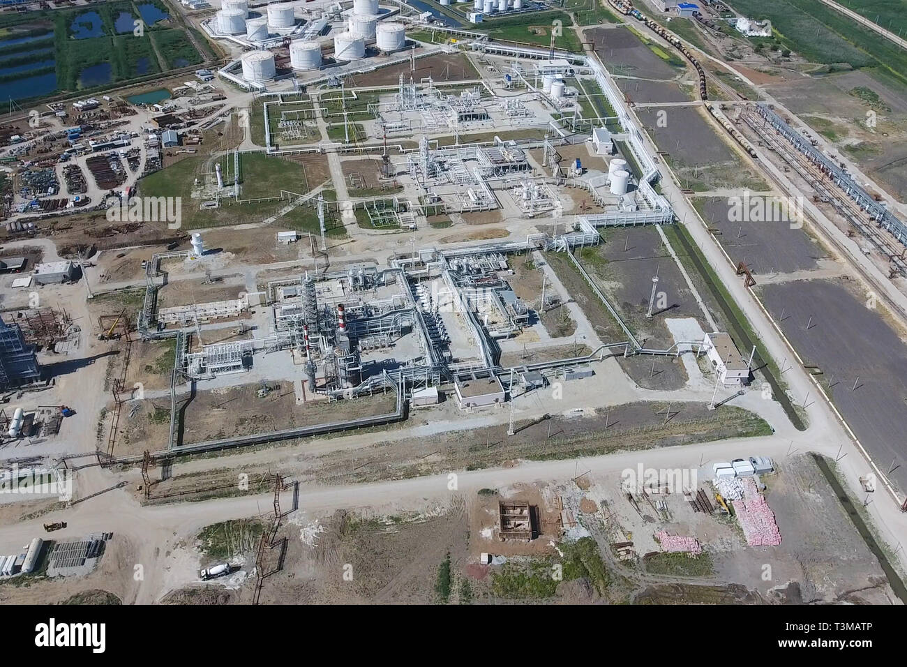 Oil refinery plant for primary and deep oil refining. Equipment and ...