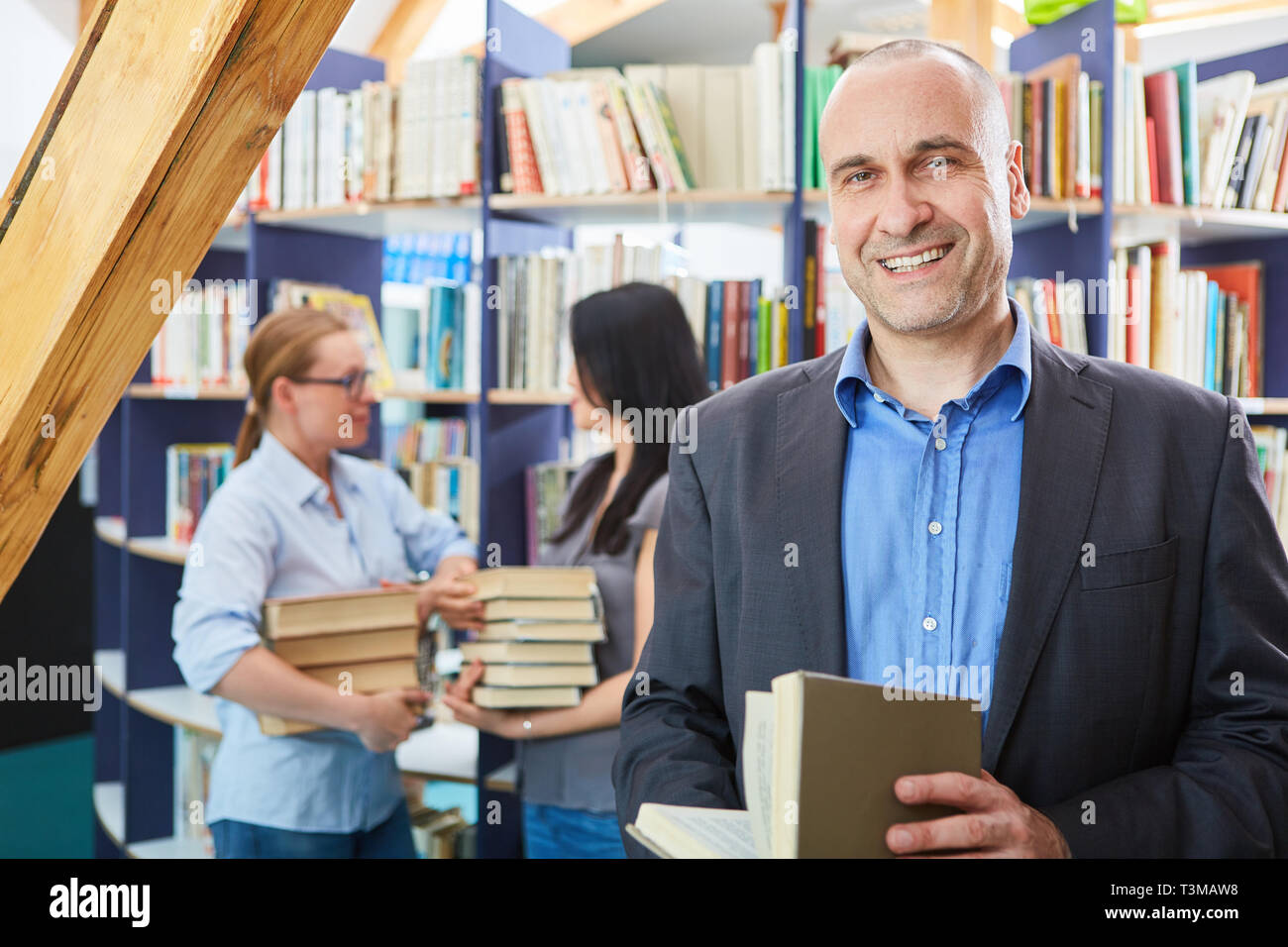 Library reader hi-res stock photography and images - Alamy