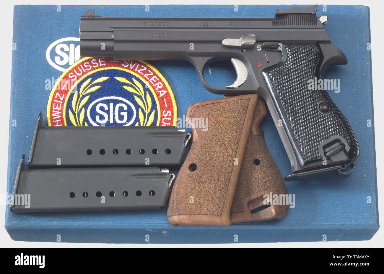 Sig gun hi-res stock photography and images - Alamy