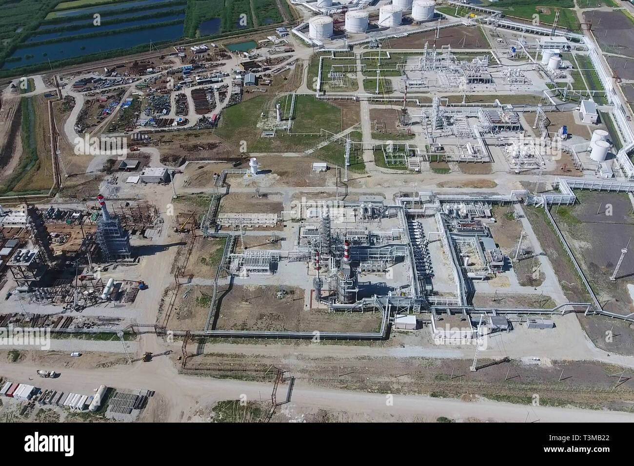 Oil refinery plant for primary and deep oil refining. Equipment and ...