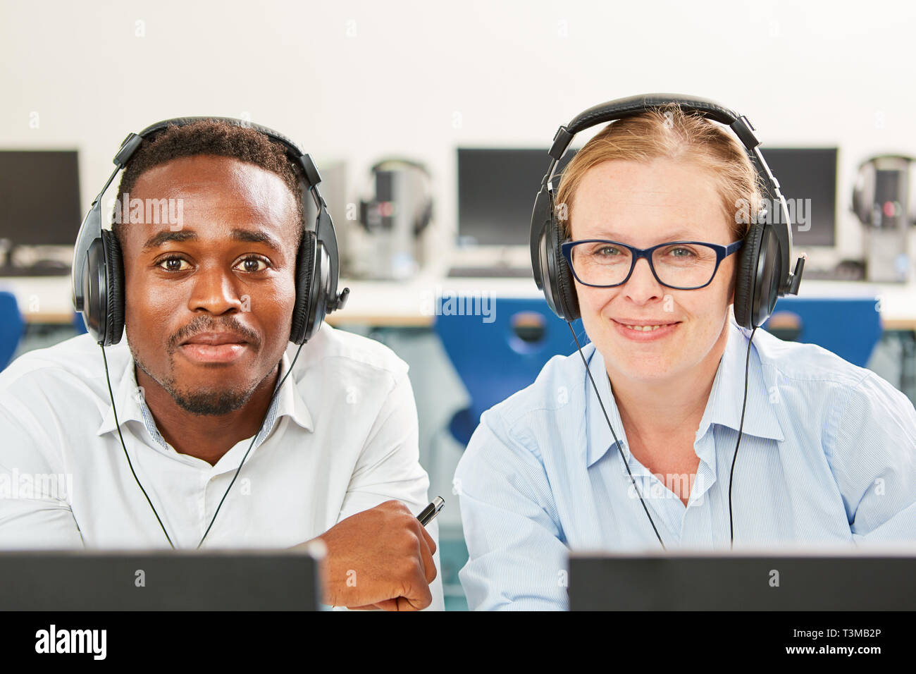 African woman working class hi-res stock photography and images - Alamy