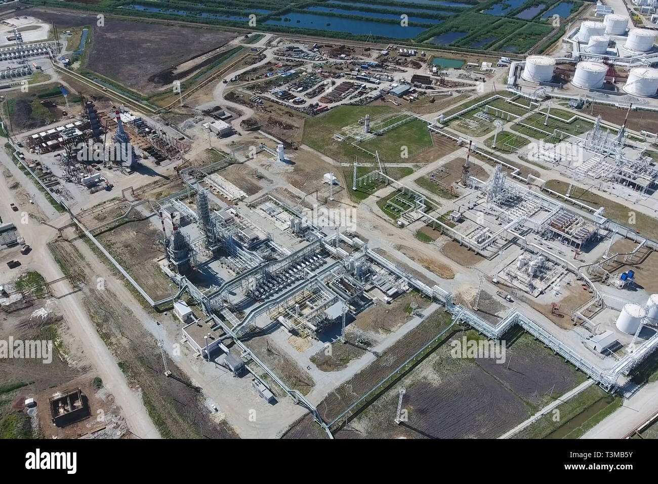 Oil refinery plant for primary and deep oil refining. Equipment and ...