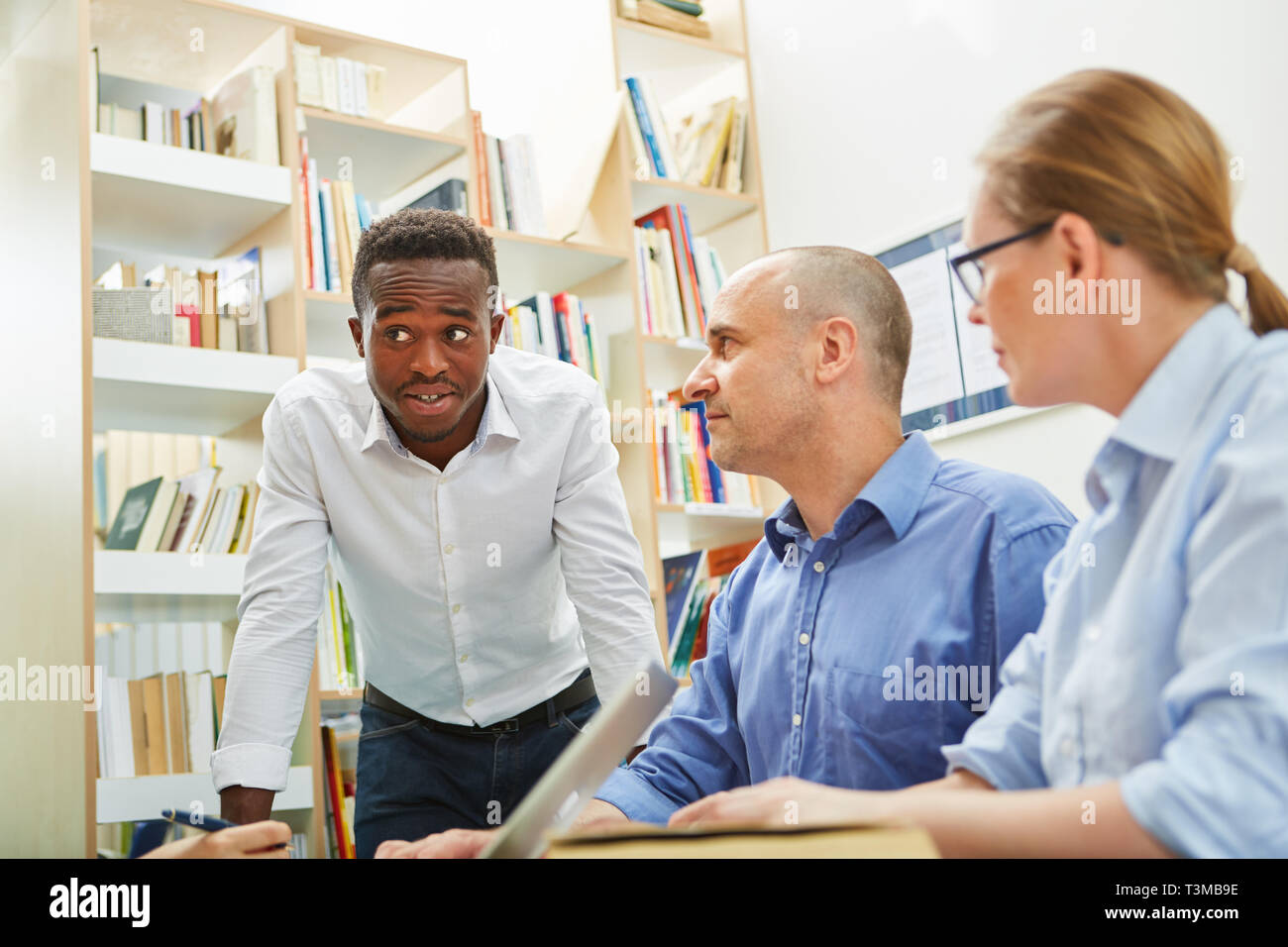 Multicultural students university hi-res stock photography and images ...
