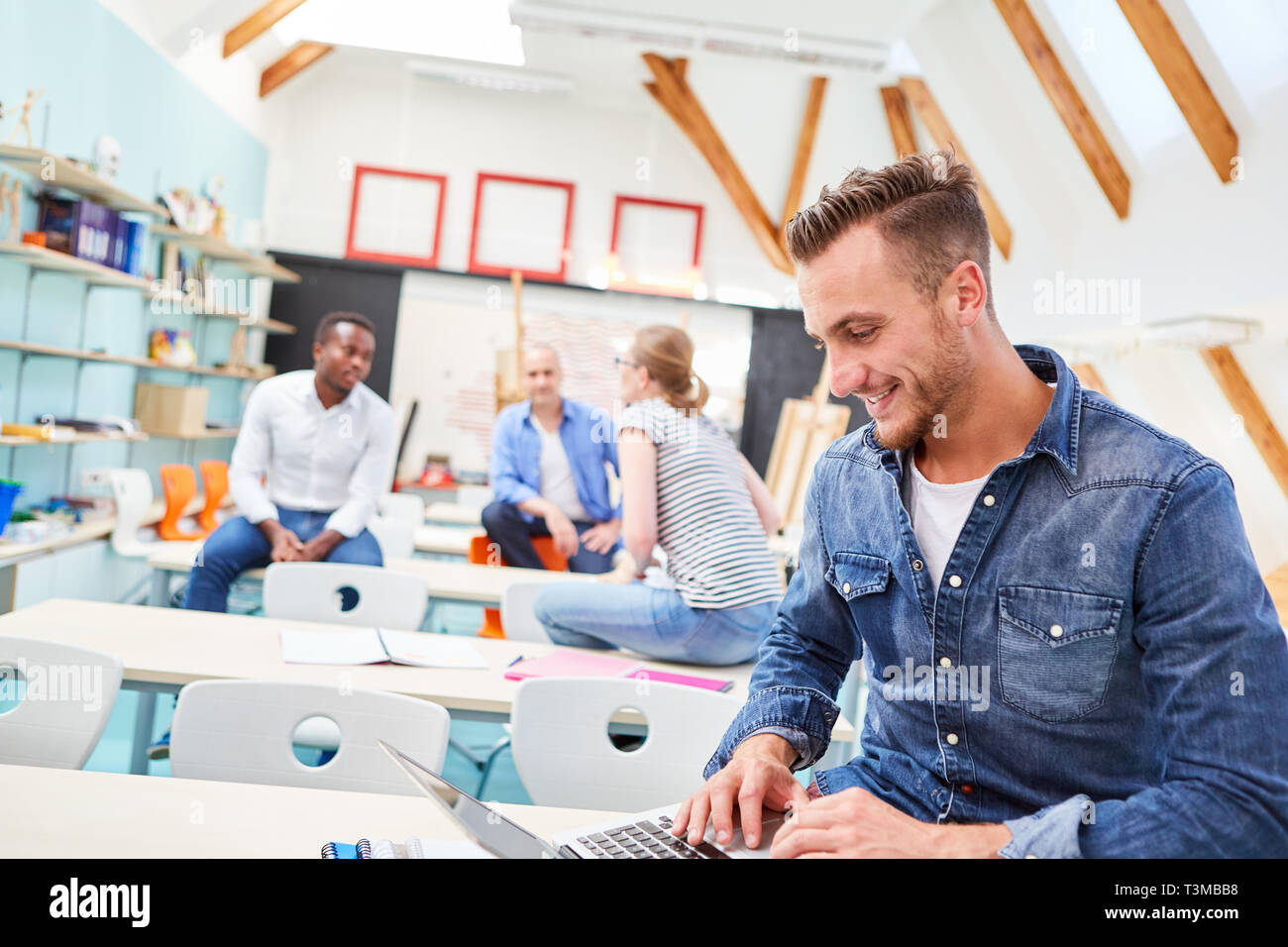 Computer room laptop study hi-res stock photography and images - Alamy