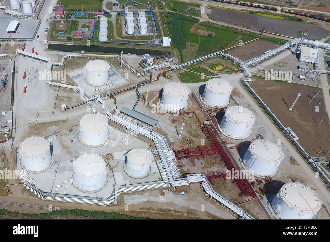 Reservoirs for storage of oil and products of its processing. Refinery ...