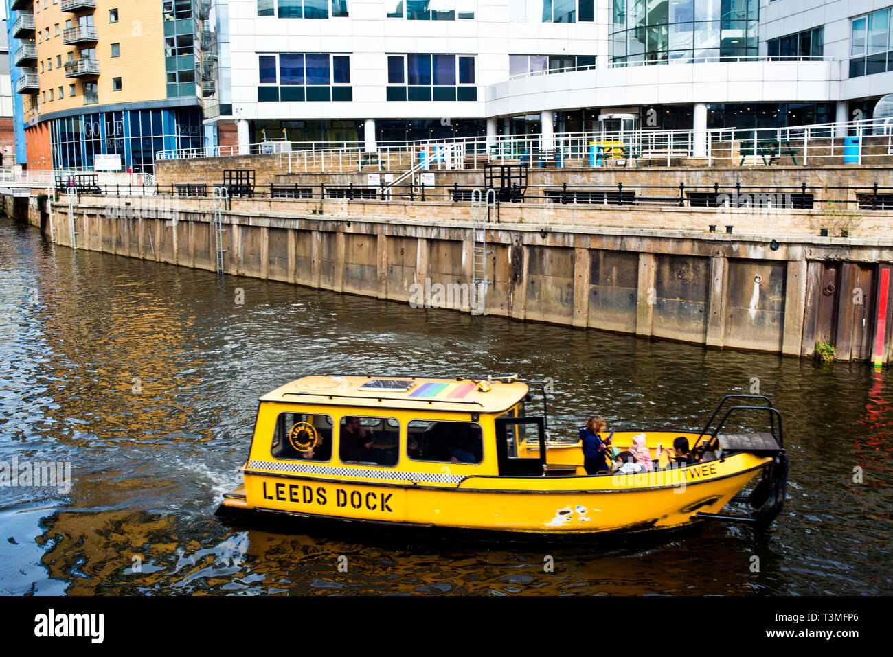 Leeds dock hi-res stock photography and images - Alamy
