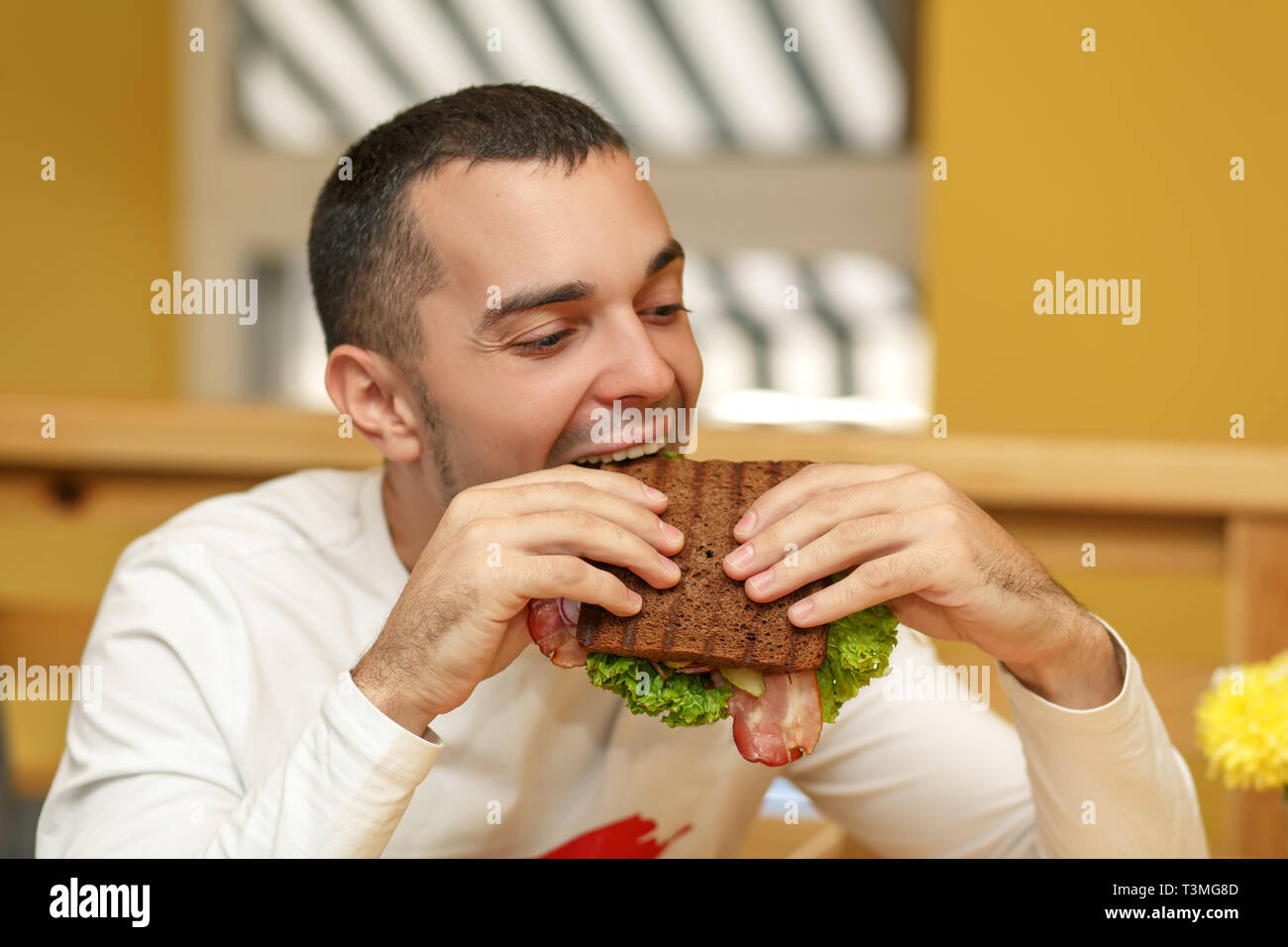 Resaurant table hi-res stock photography and images - Alamy