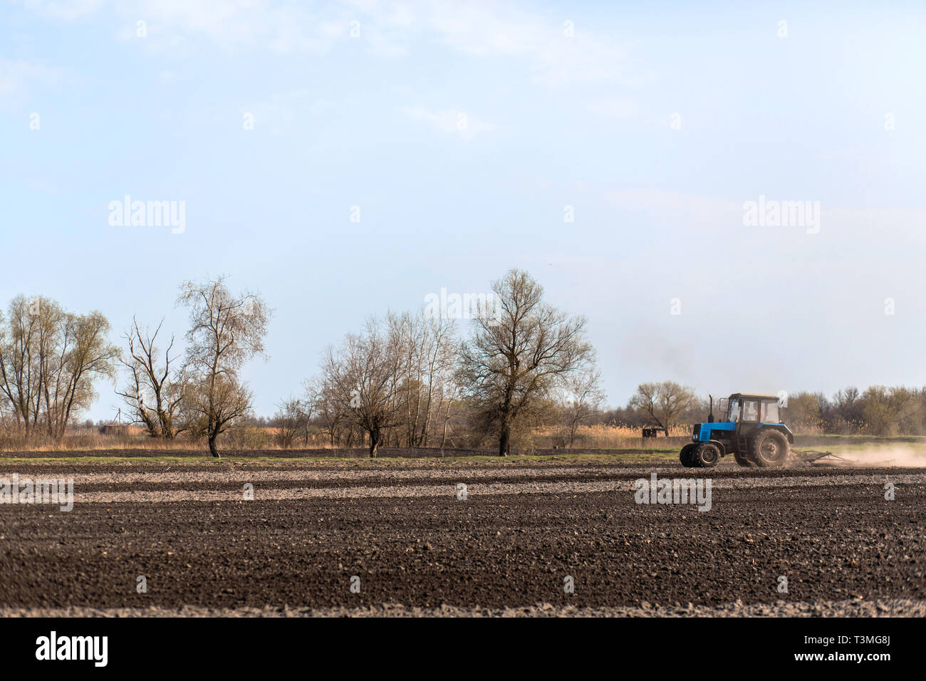 Tractor cultivating land seeding crops hi-res stock photography and ...