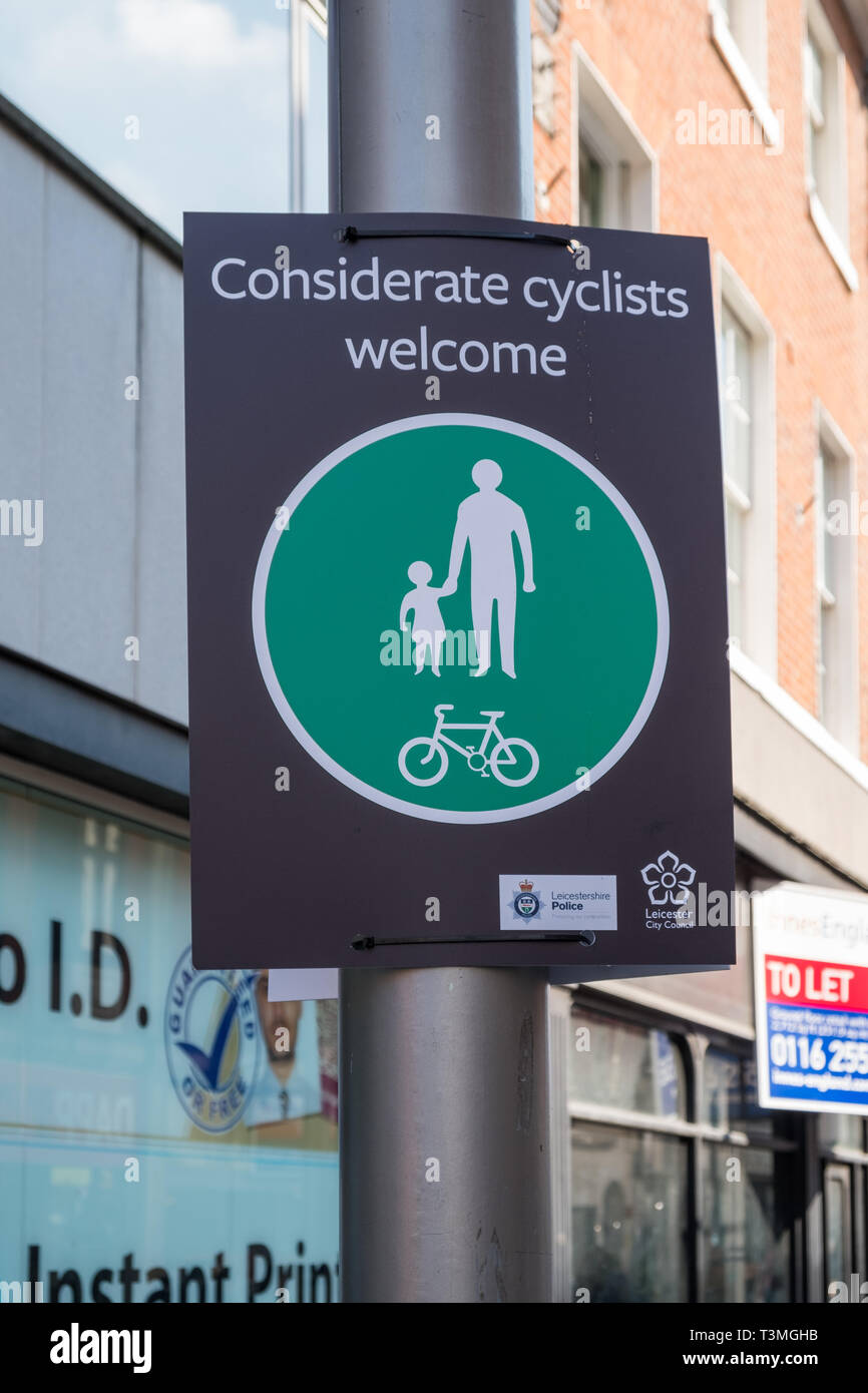 Cyclists welcome sign hi-res stock photography and images - Alamy