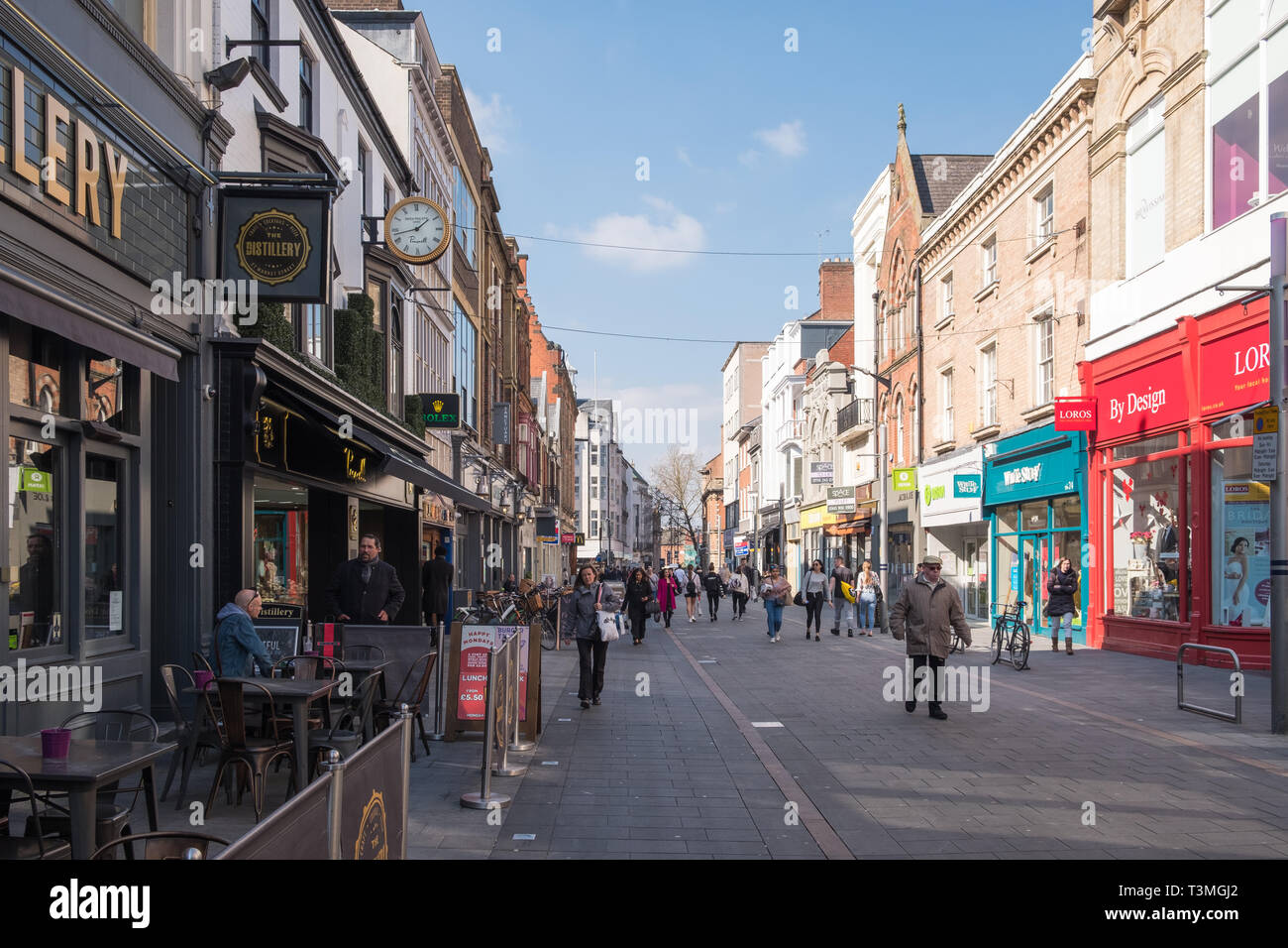 Shops and shoppers in Market Street, Leicester Stock Photo - Alamy