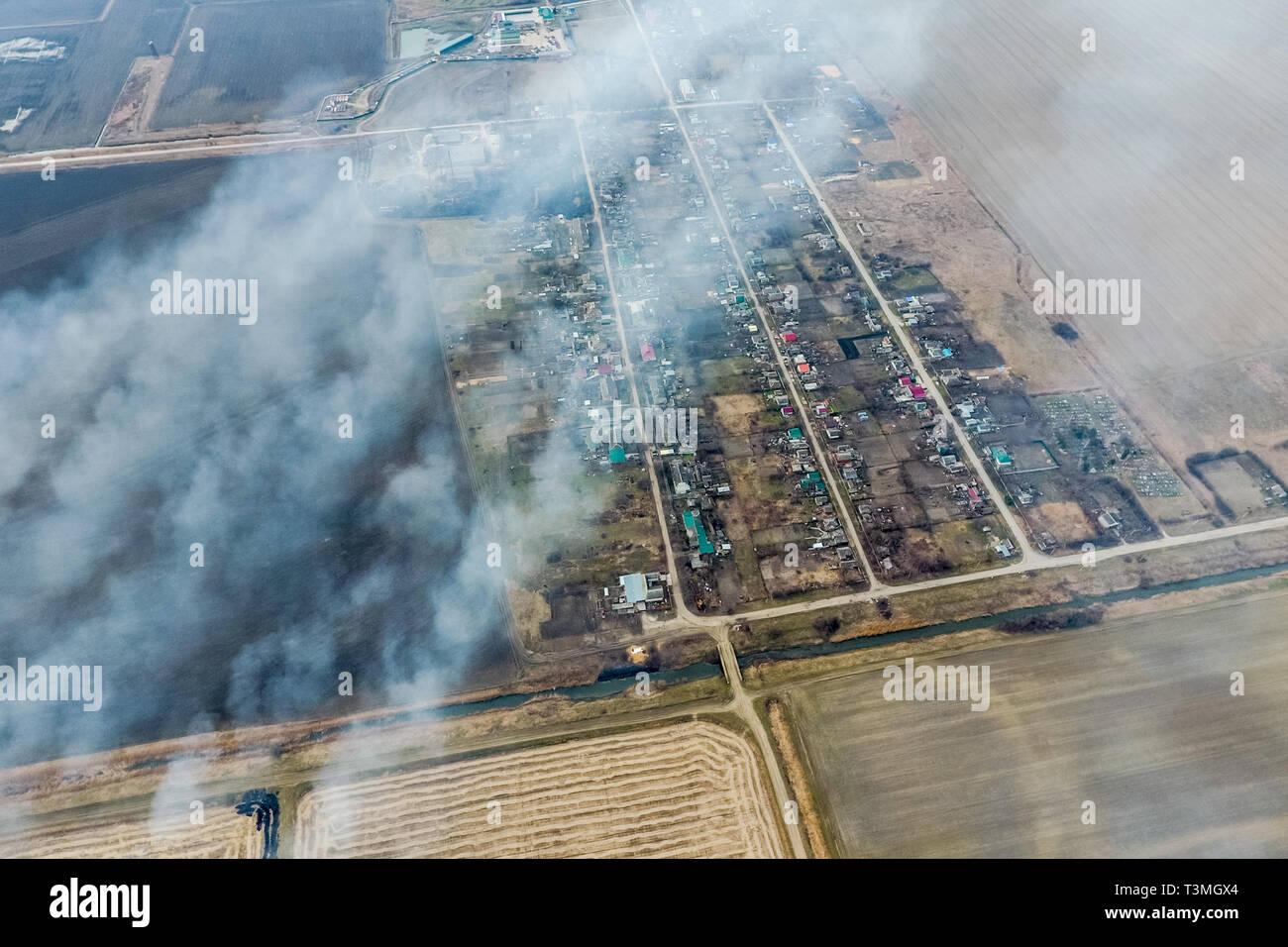 Rice field fire top view hi-res stock photography and images - Alamy