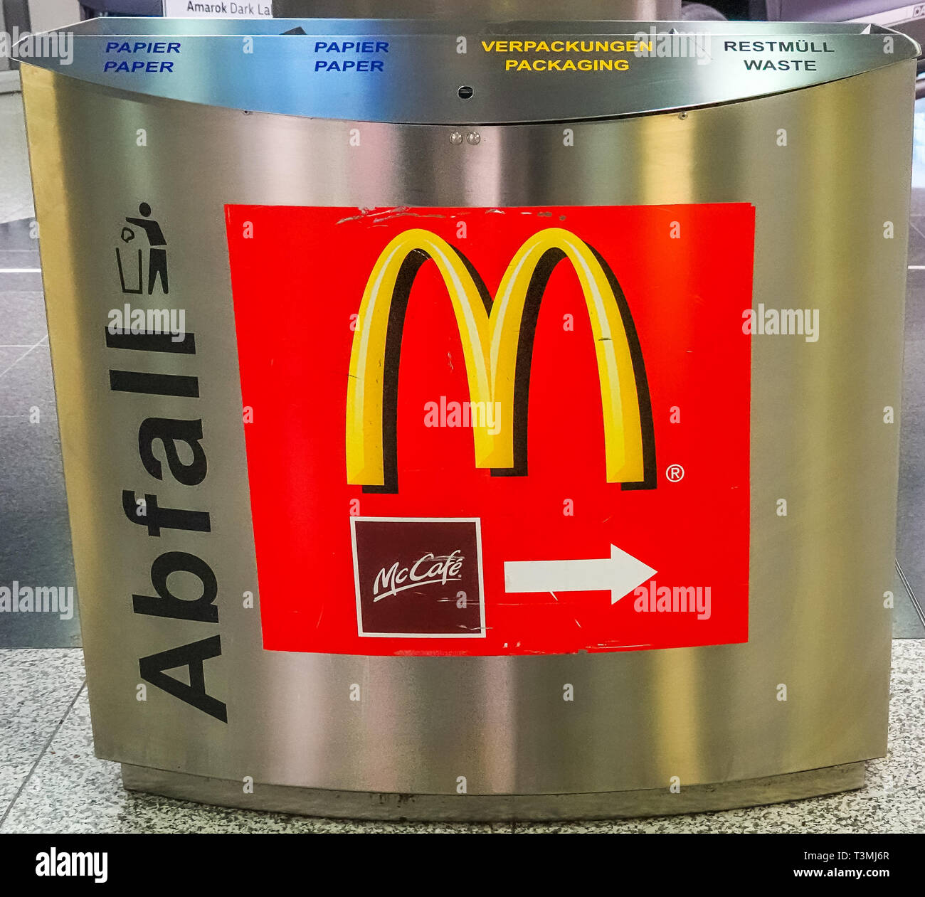 Restaurant food garbage can hi-res stock photography and images - Alamy