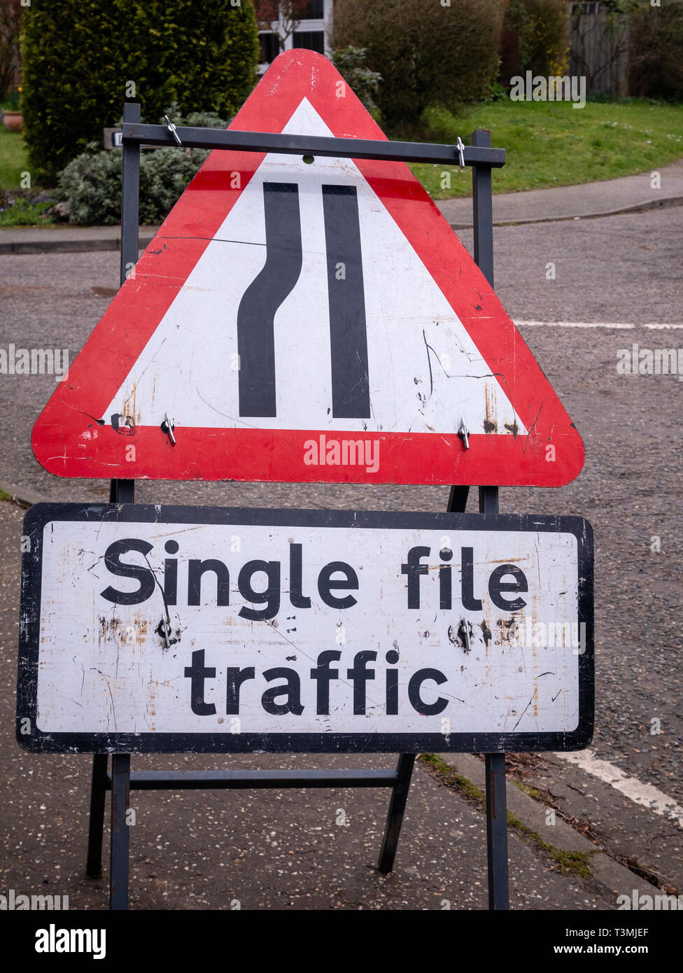 Single file traffic hi-res stock photography and images - Alamy