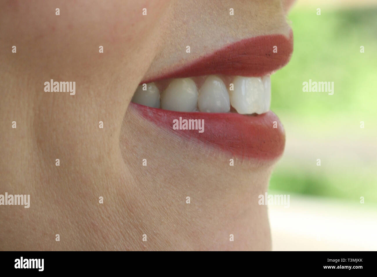 White teeth hi-res stock photography and images - Alamy