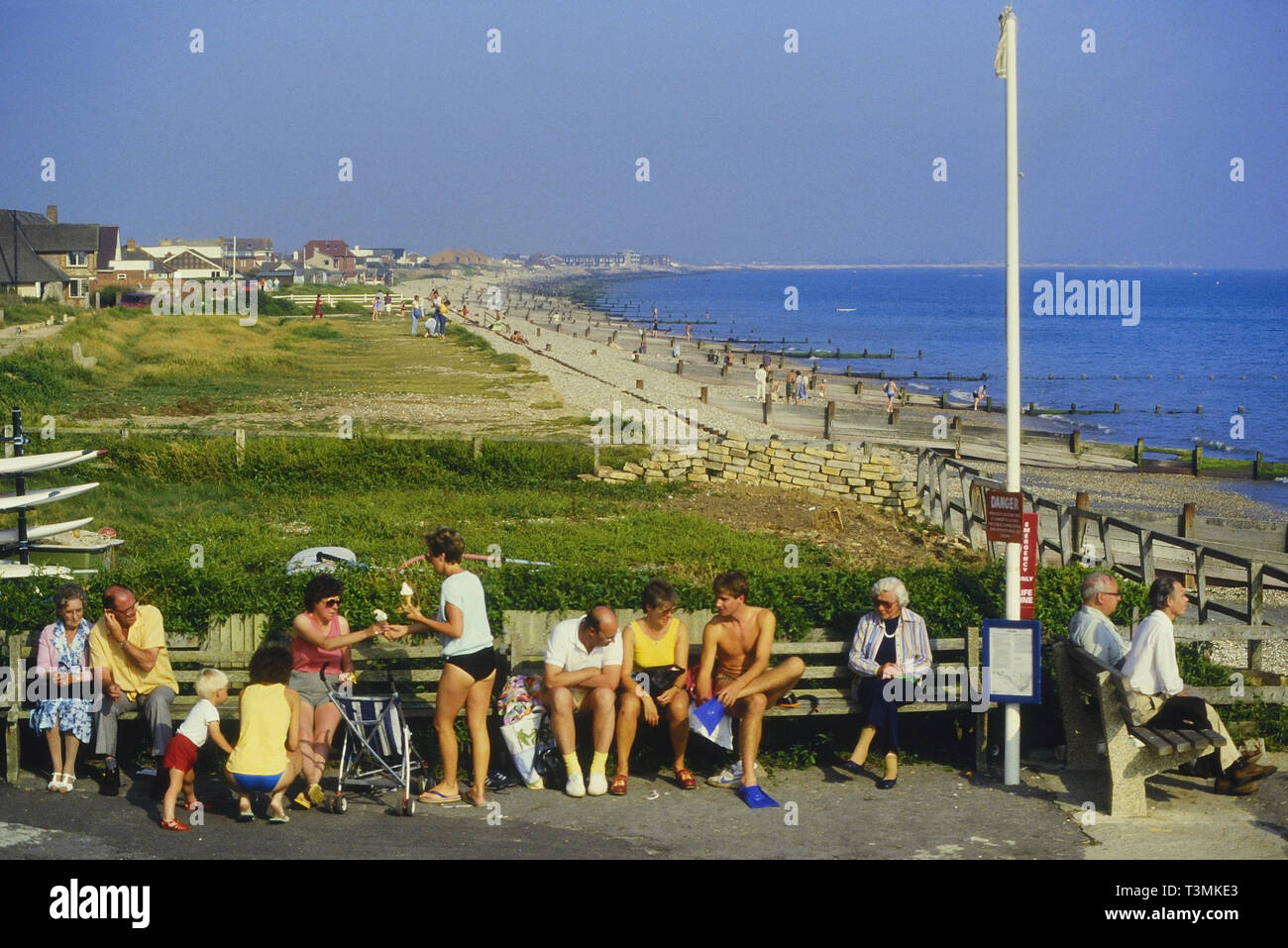 Beach vacation 1980s hi-res stock photography and images - Alamy