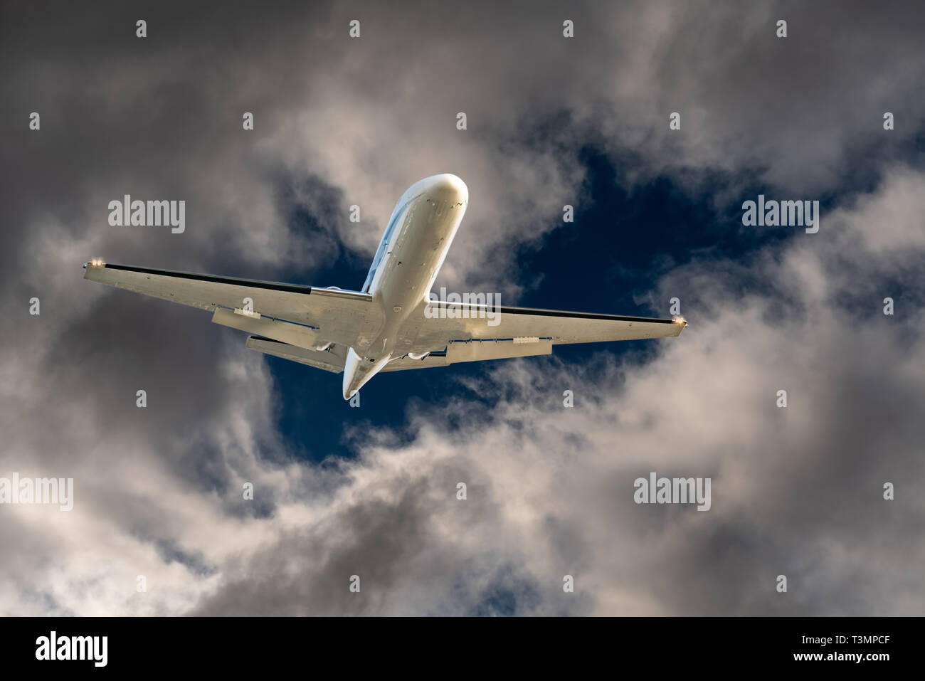 Airplane flying through storm clouds hi-res stock photography and ...