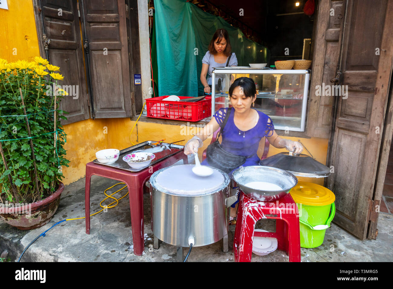 Hoi on cafe hi-res stock photography and images - Alamy