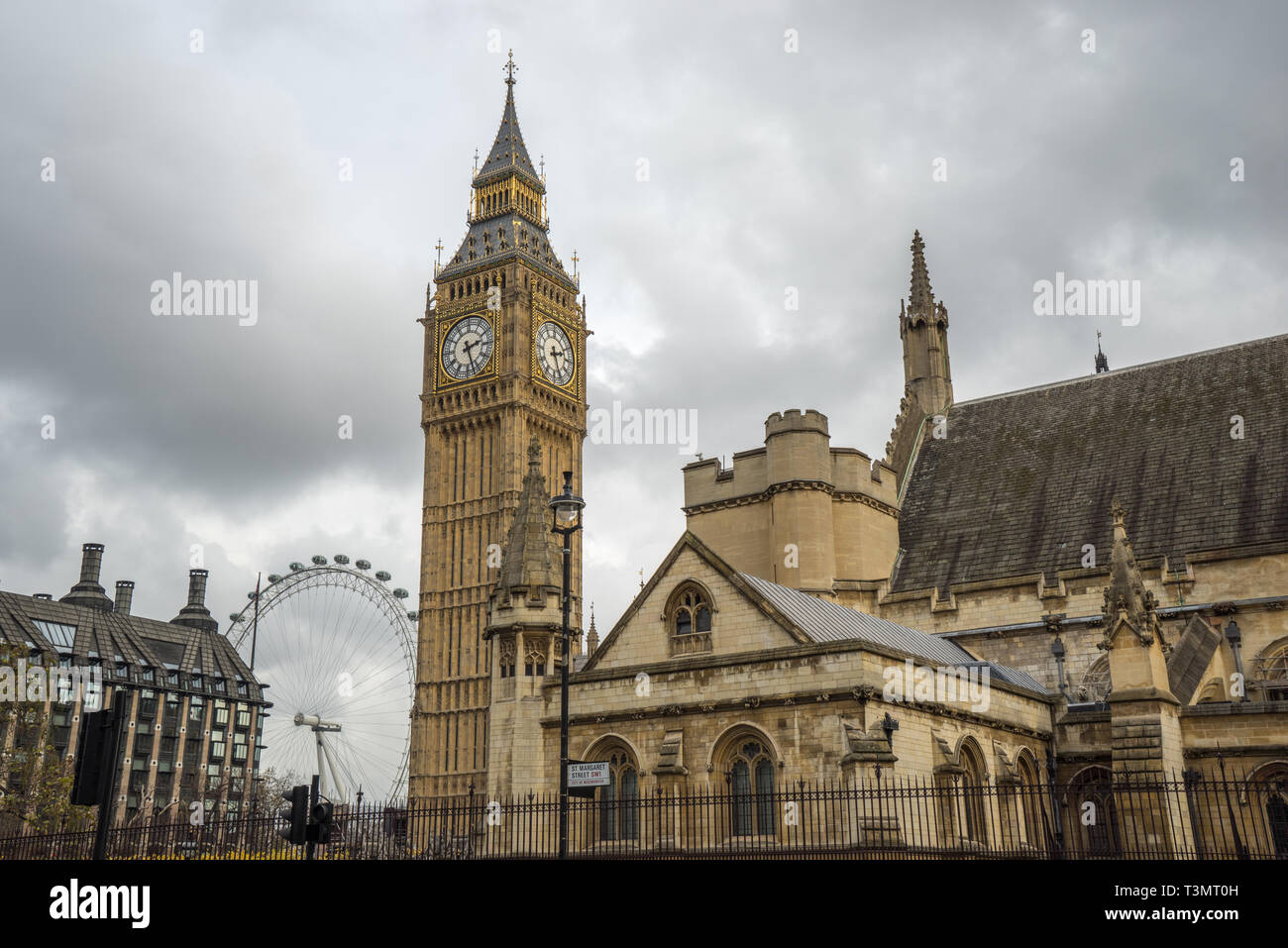 Big Ben Clock Tower and the Palace of Westminster, Central London Stock ...