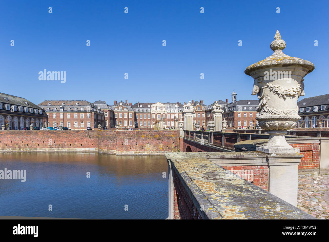 German castle bridge hi-res stock photography and images - Alamy
