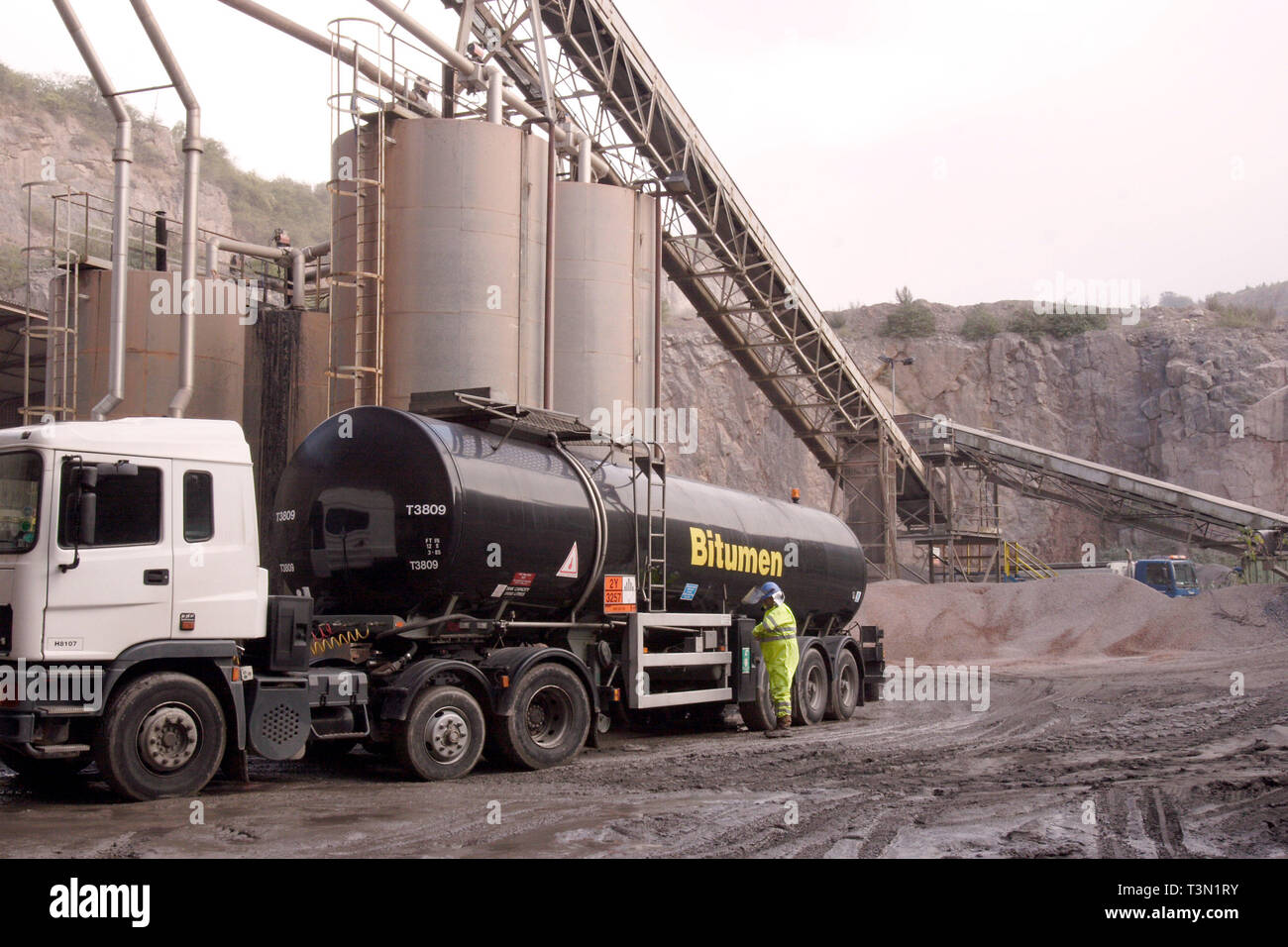 Bitumen storage hi-res stock photography and images - Alamy