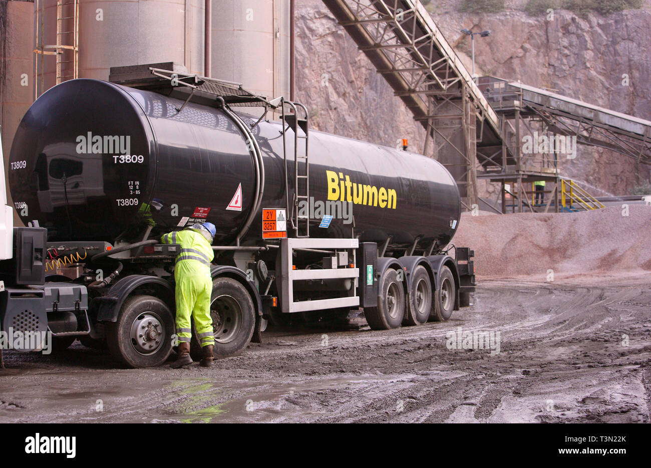Bitumen Truck High Resolution Stock Photography and Images - Alamy