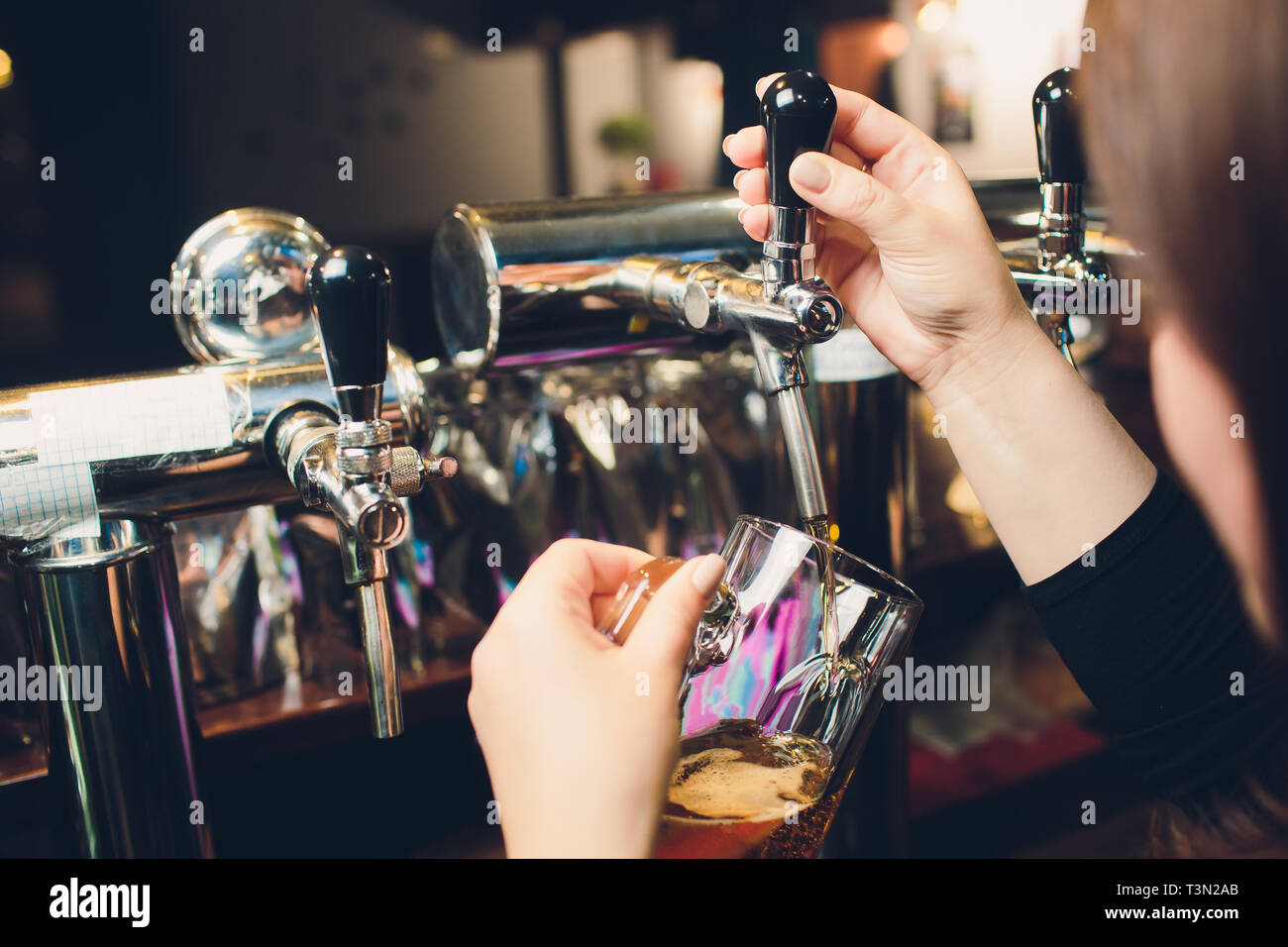 Mans hand pouring pint of beer behind the bar Stock Photo - Alamy