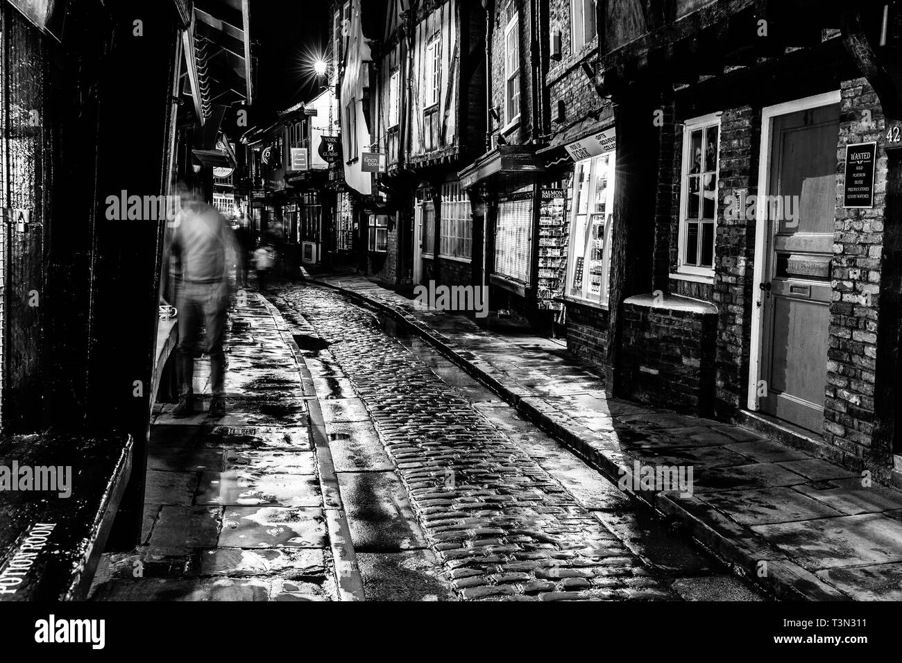 York shambles at night hi-res stock photography and images - Alamy