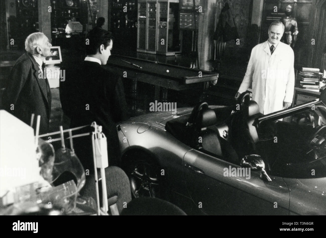 Pierce Brosnan, Desmond Llewelyn and John Cleese in a scene from the ...