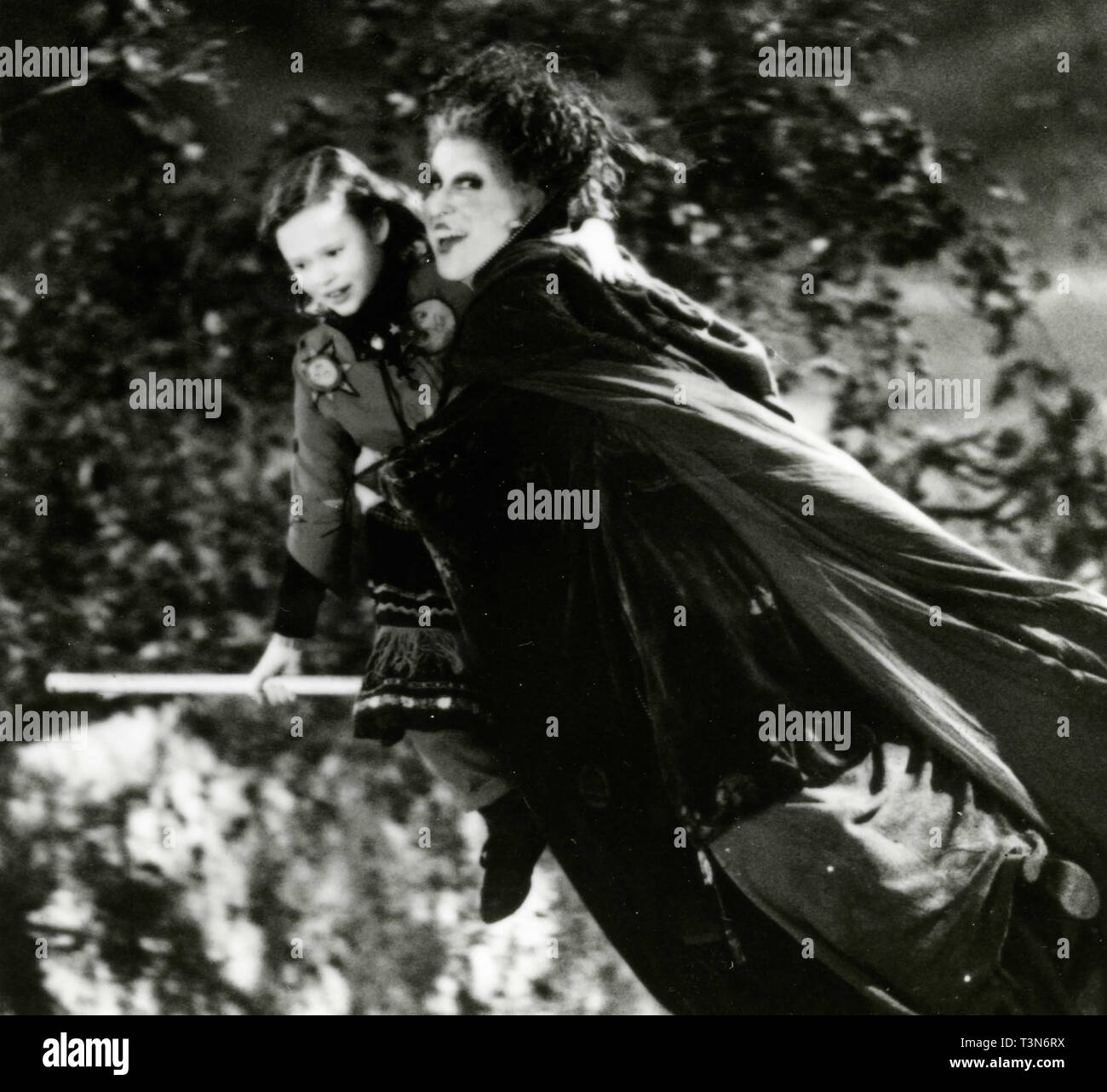 Bette Midler in the movie Hocus Pocus, 1993 Stock Photo - Alamy