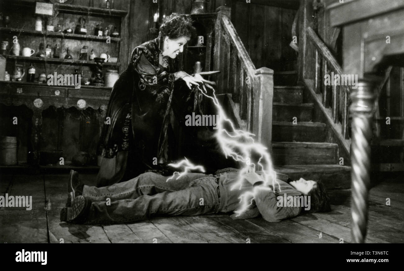 Hocus pocus bette midler hi-res stock photography and images - Alamy
