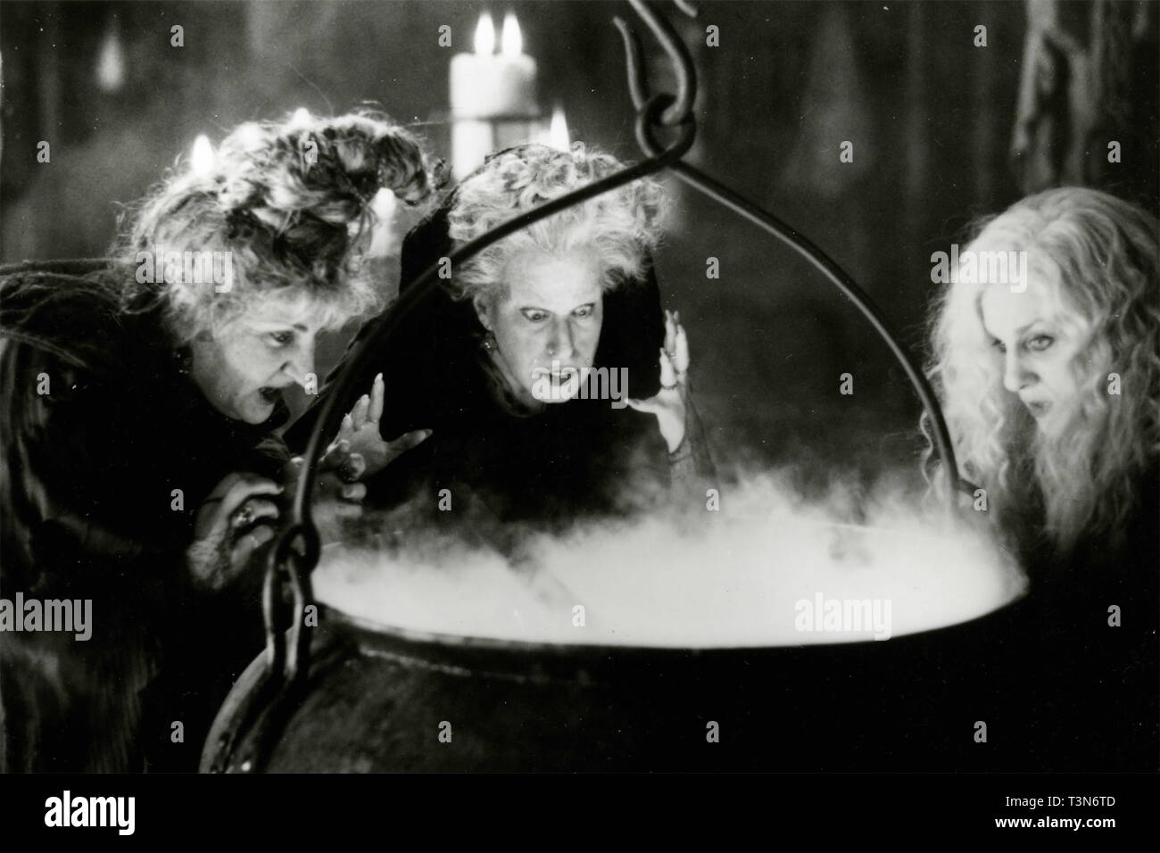 Hocus pocus bette midler hi-res stock photography and images - Alamy