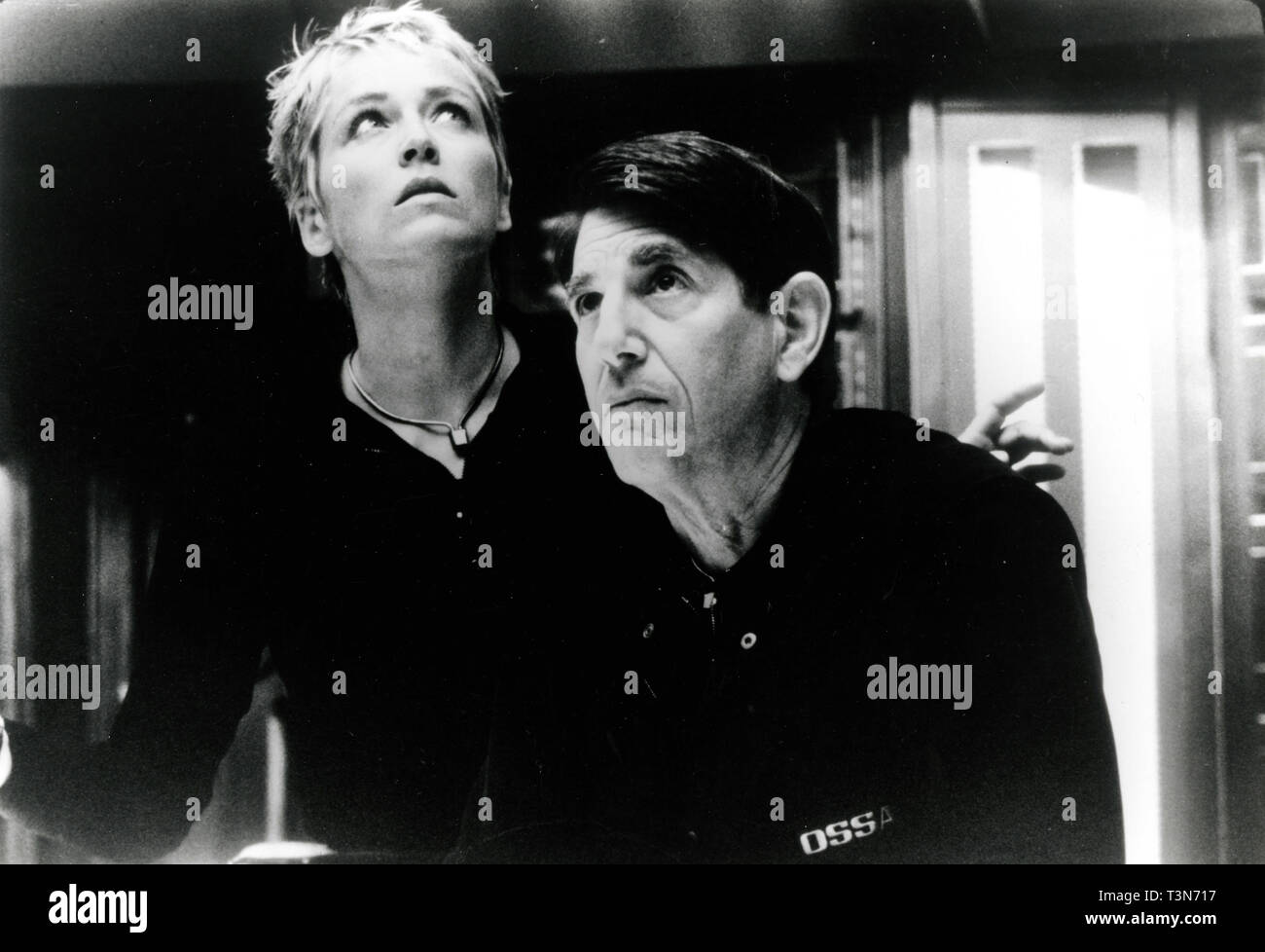 Sharon Stone and Peter Coyote in the movie Sphere, 1997 Stock Photo - Alamy