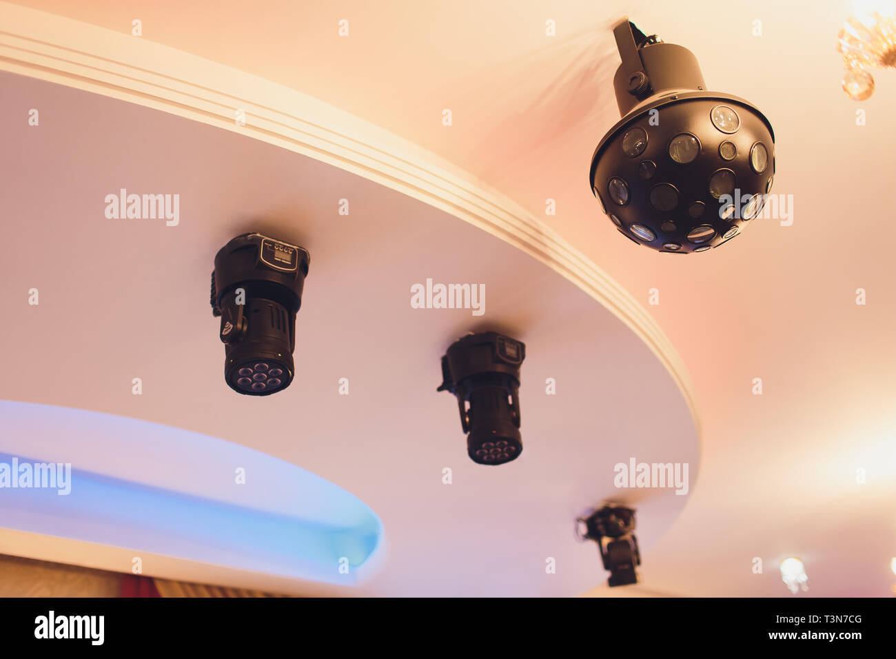 Professional lighting equipment high above an concert Stock Photo - Alamy