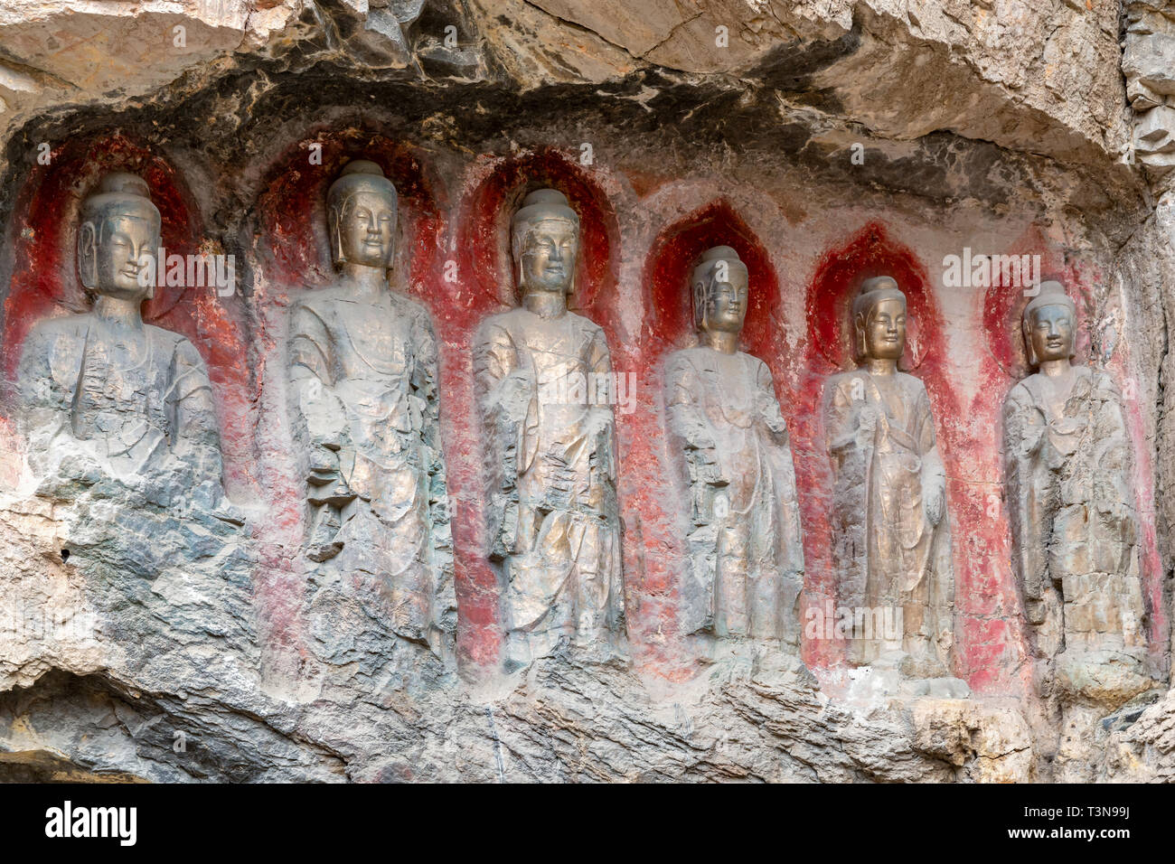 Old Buddha statues in a cliff, Thousand Buddha Mountain, Jinan ...