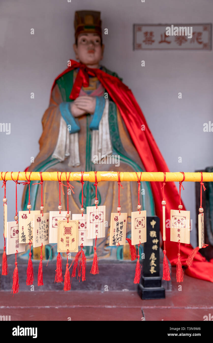 Chinese temple statue, Thousand Buddha Mountain, Jinan, Shandong ...